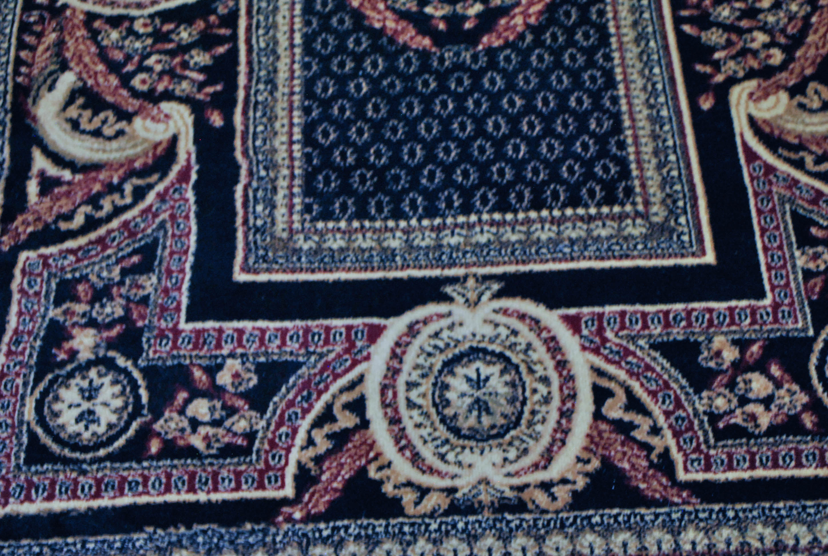 Machine Made Mayan Collection Area Rug | EBTH