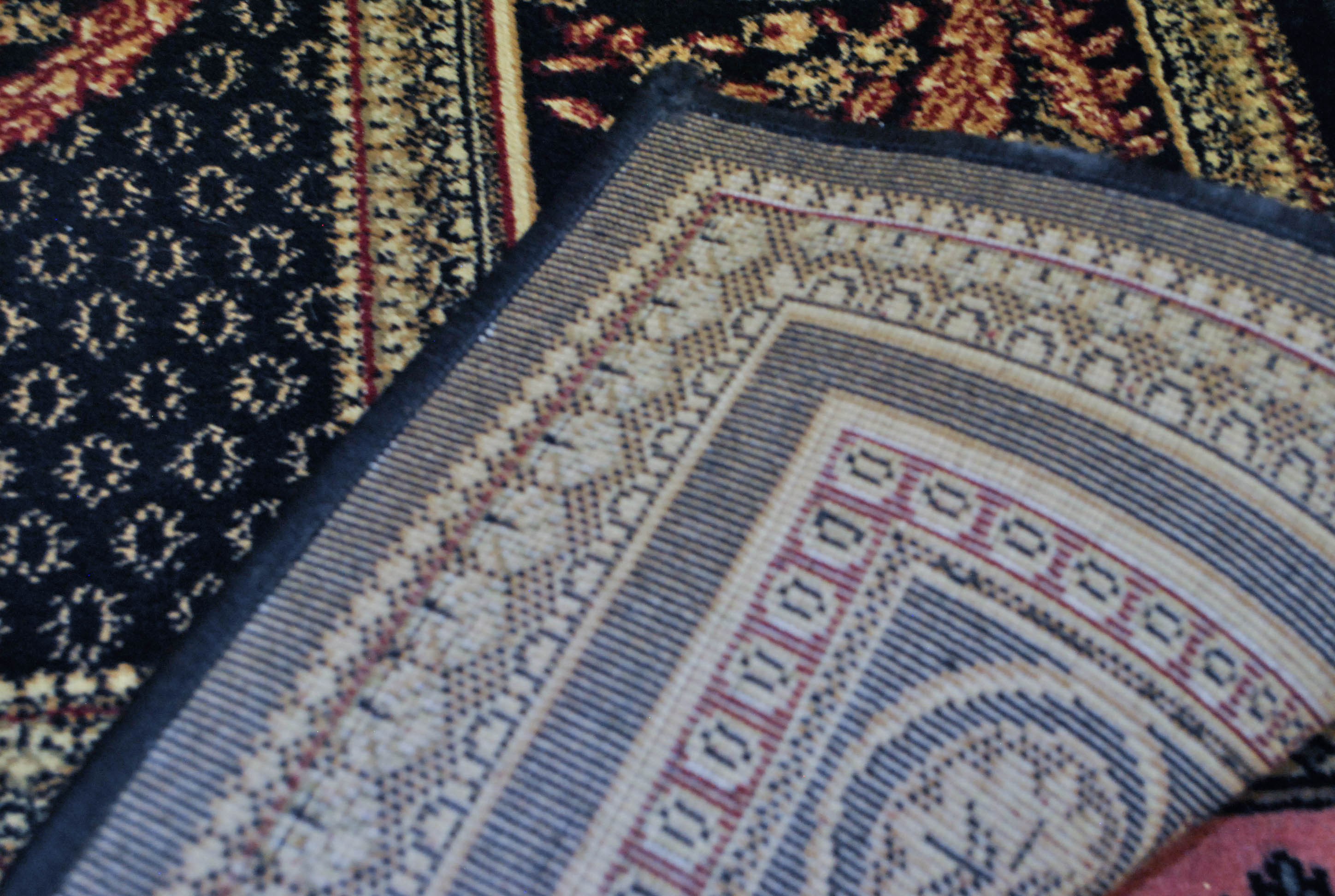 Machine Made Mayan Collection Area Rug | EBTH