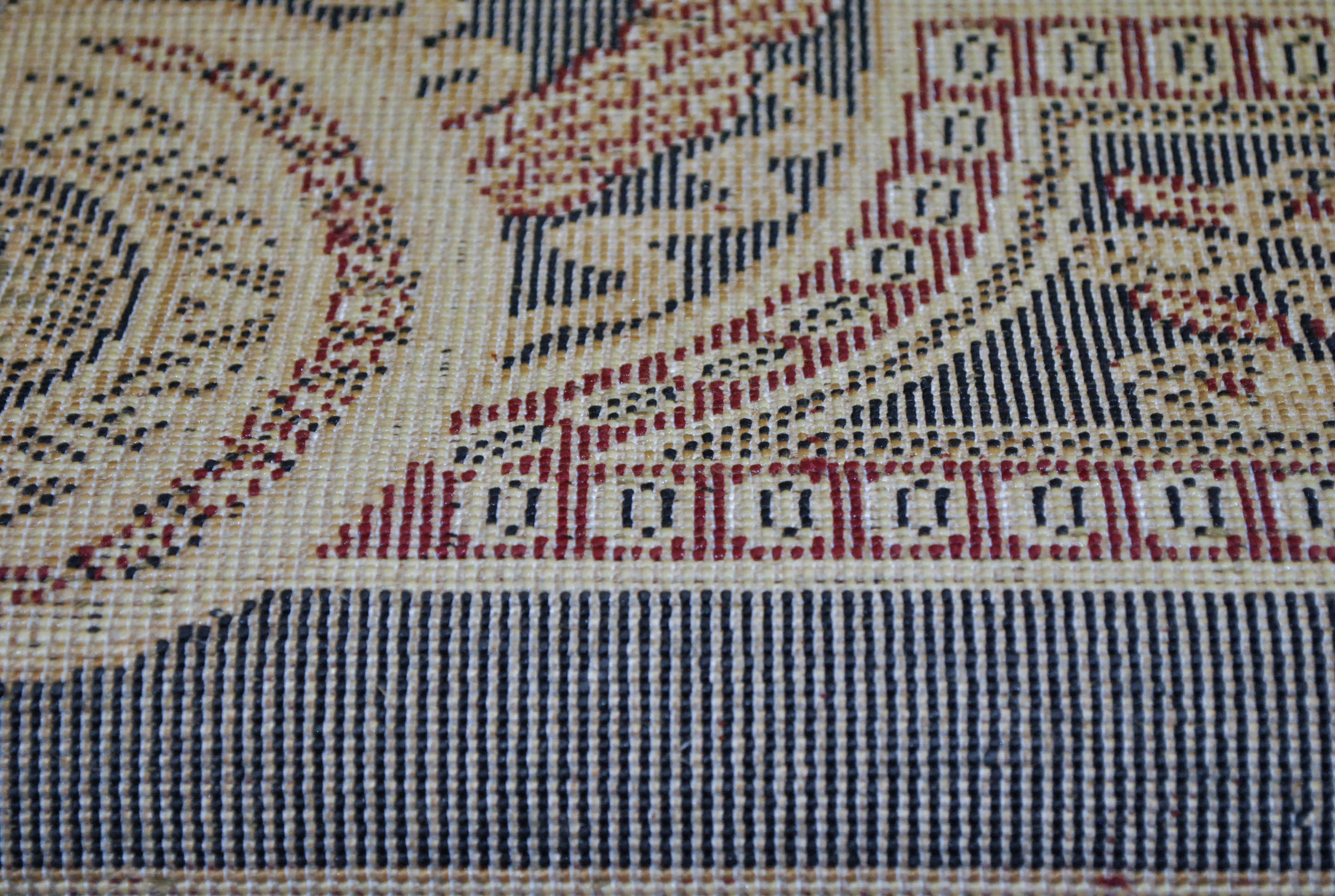 Machine Made Mayan Collection Area Rug | EBTH