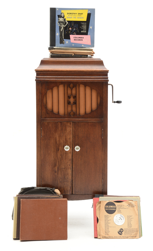 Brunswick Model 210 Oak Phonograph with Records | EBTH