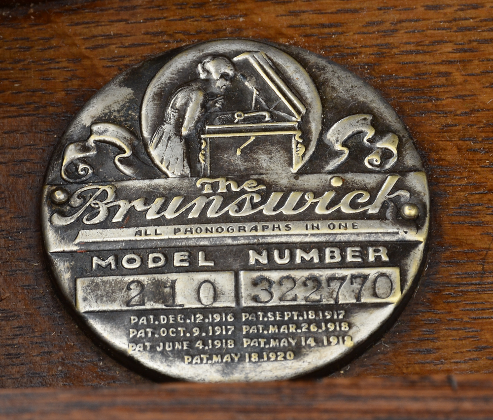 Brunswick Model 210 Oak Phonograph with Records | EBTH