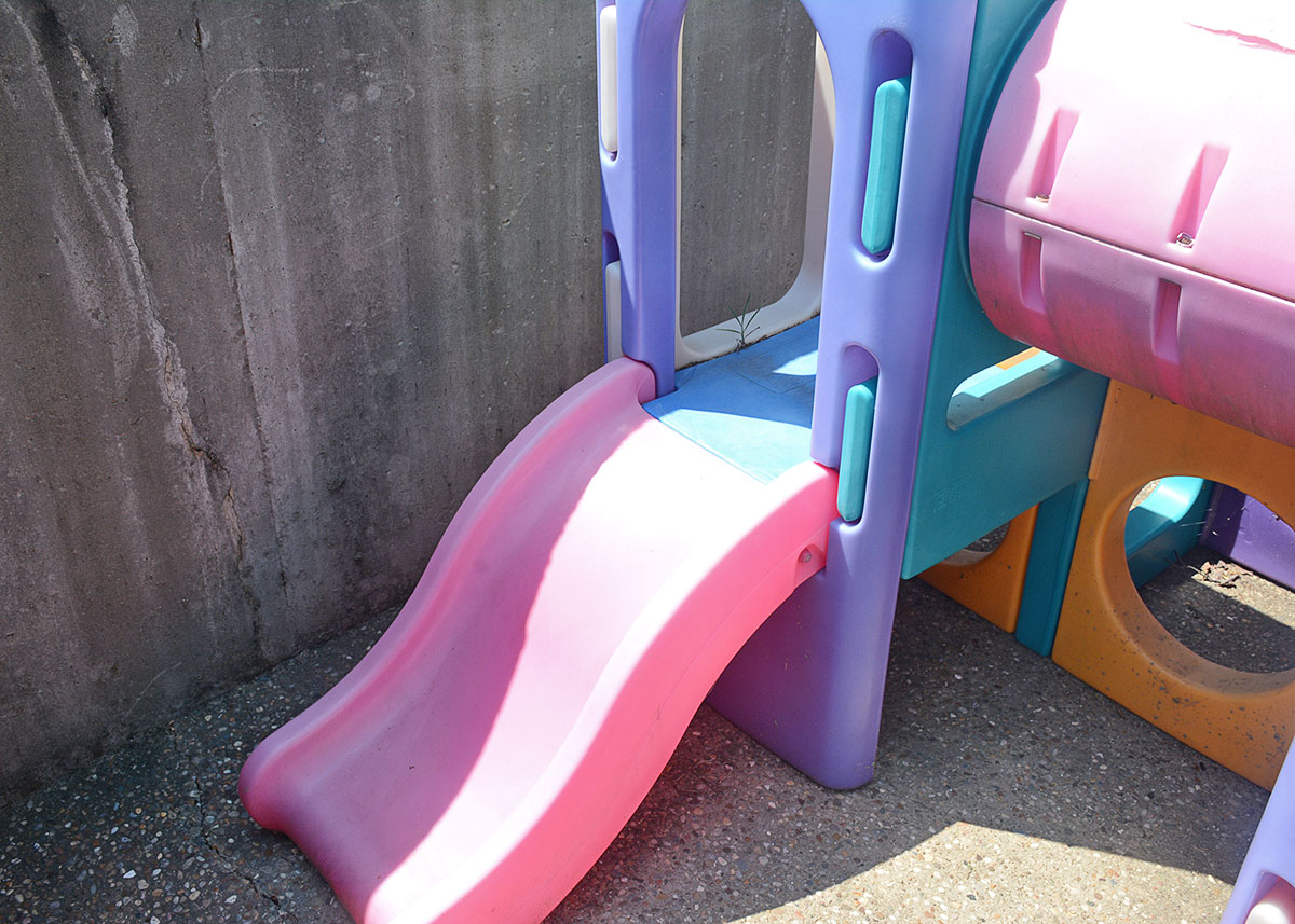 Little Tikes Outdoor Plastic Playplace | EBTH