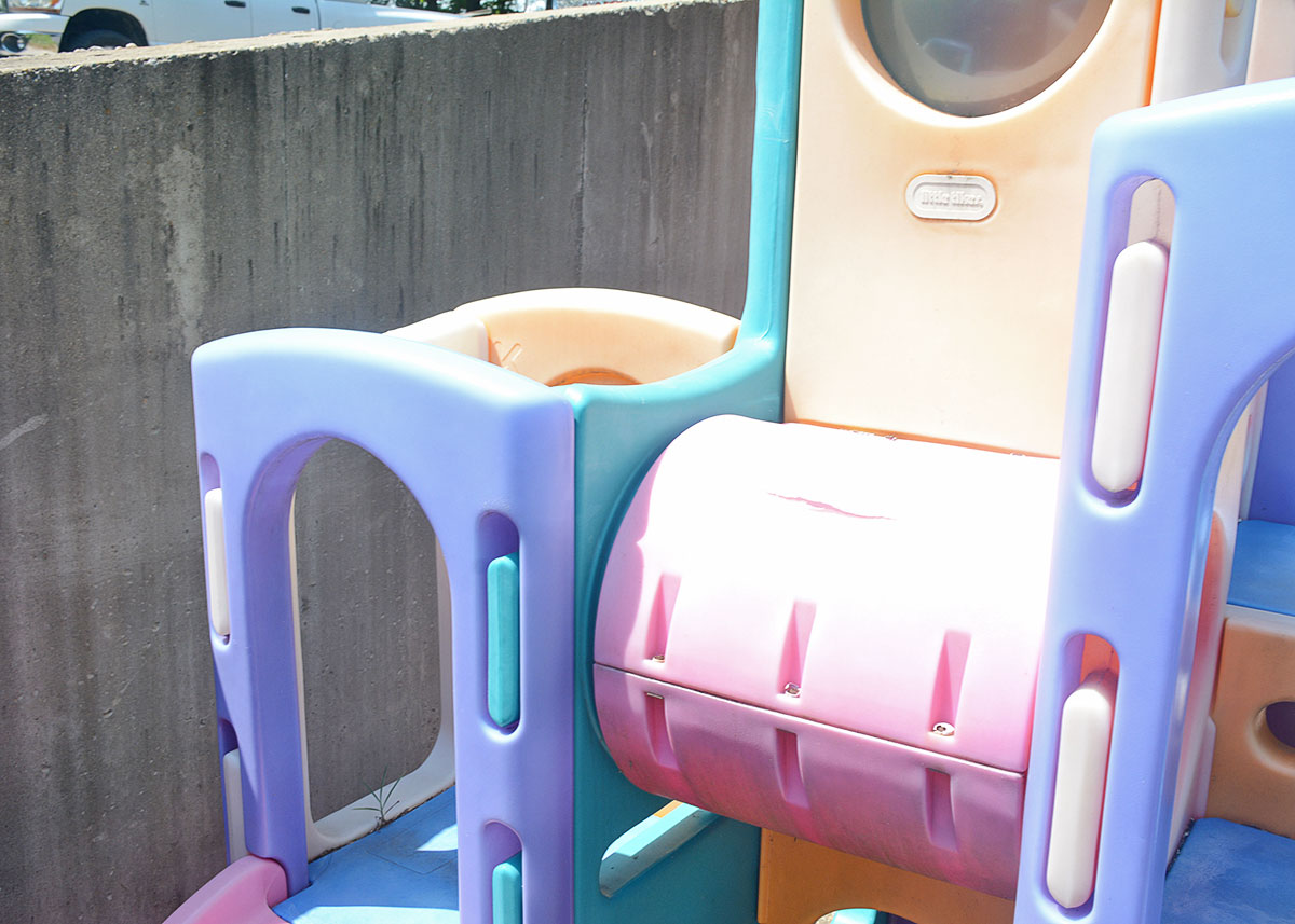 Little Tikes Outdoor Plastic Playplace | EBTH