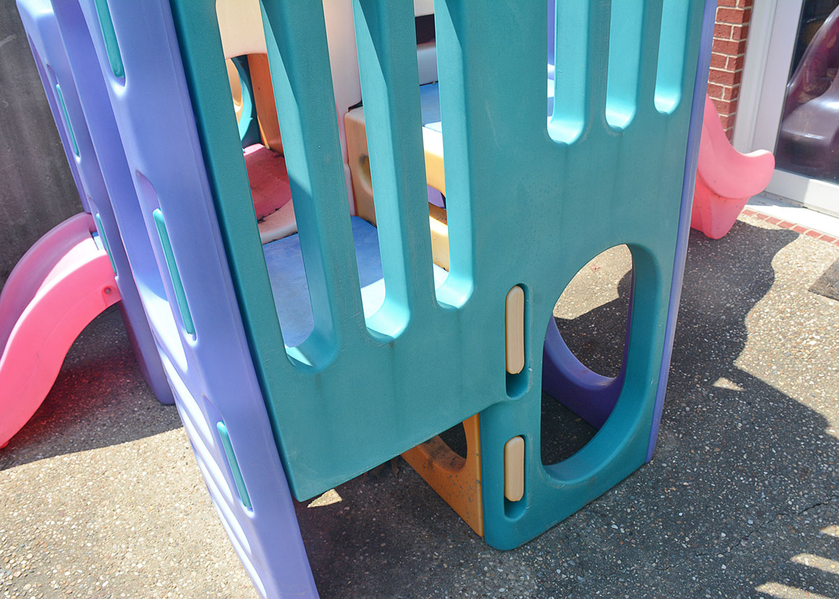 Little Tikes Outdoor Plastic Playplace | EBTH