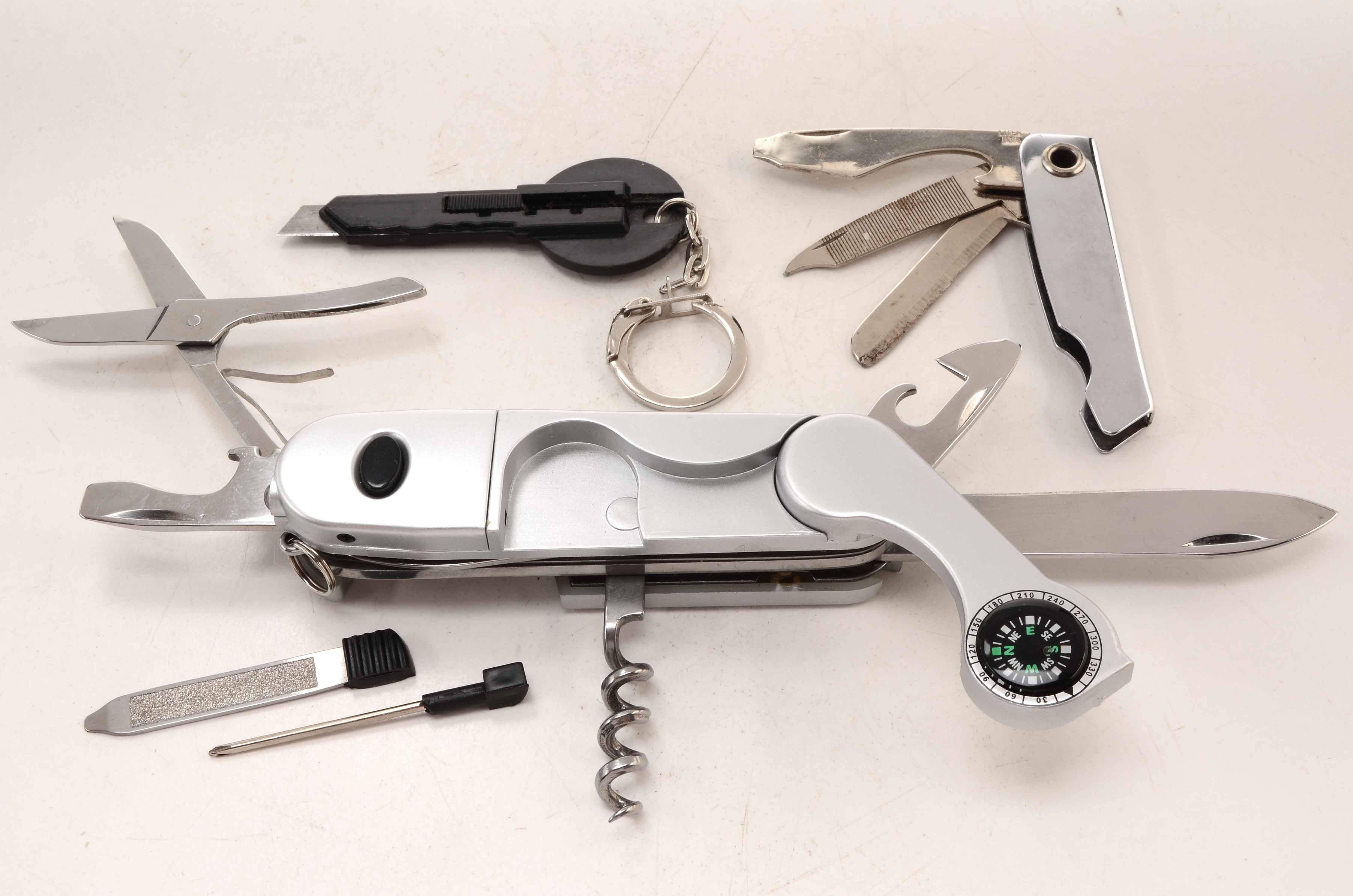 Assorted Pen Knives and Multi-Purpose Tools | EBTH