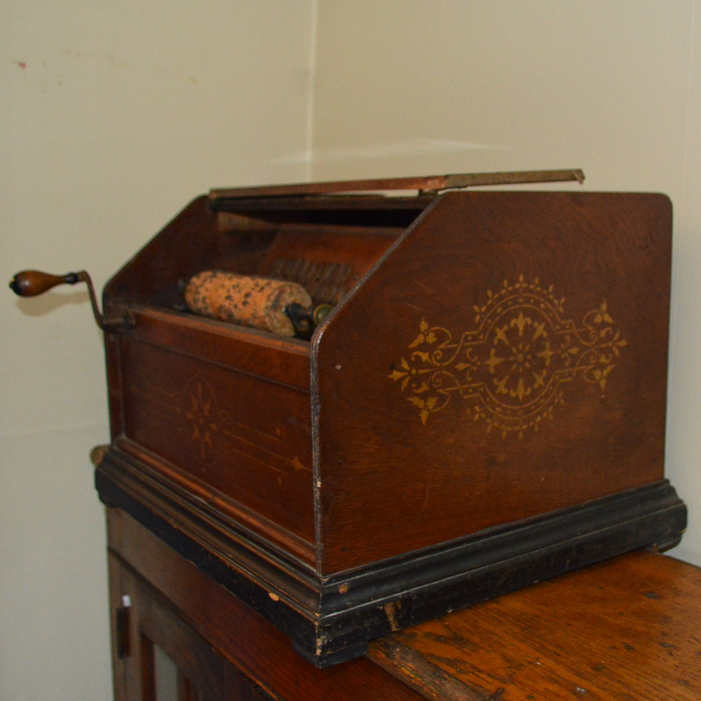 1880s Hand-Cranked Concert Roller Organ | EBTH