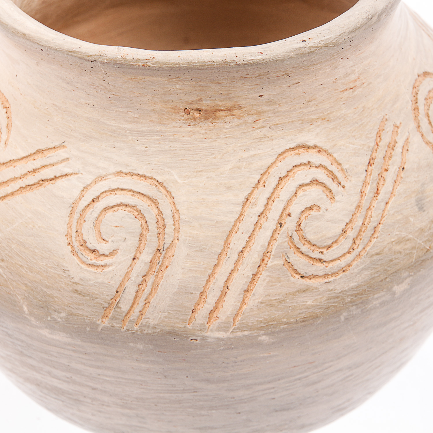 Awarded Artist, Anna Mitchell, Cherokee Designed Pottery Vase | EBTH