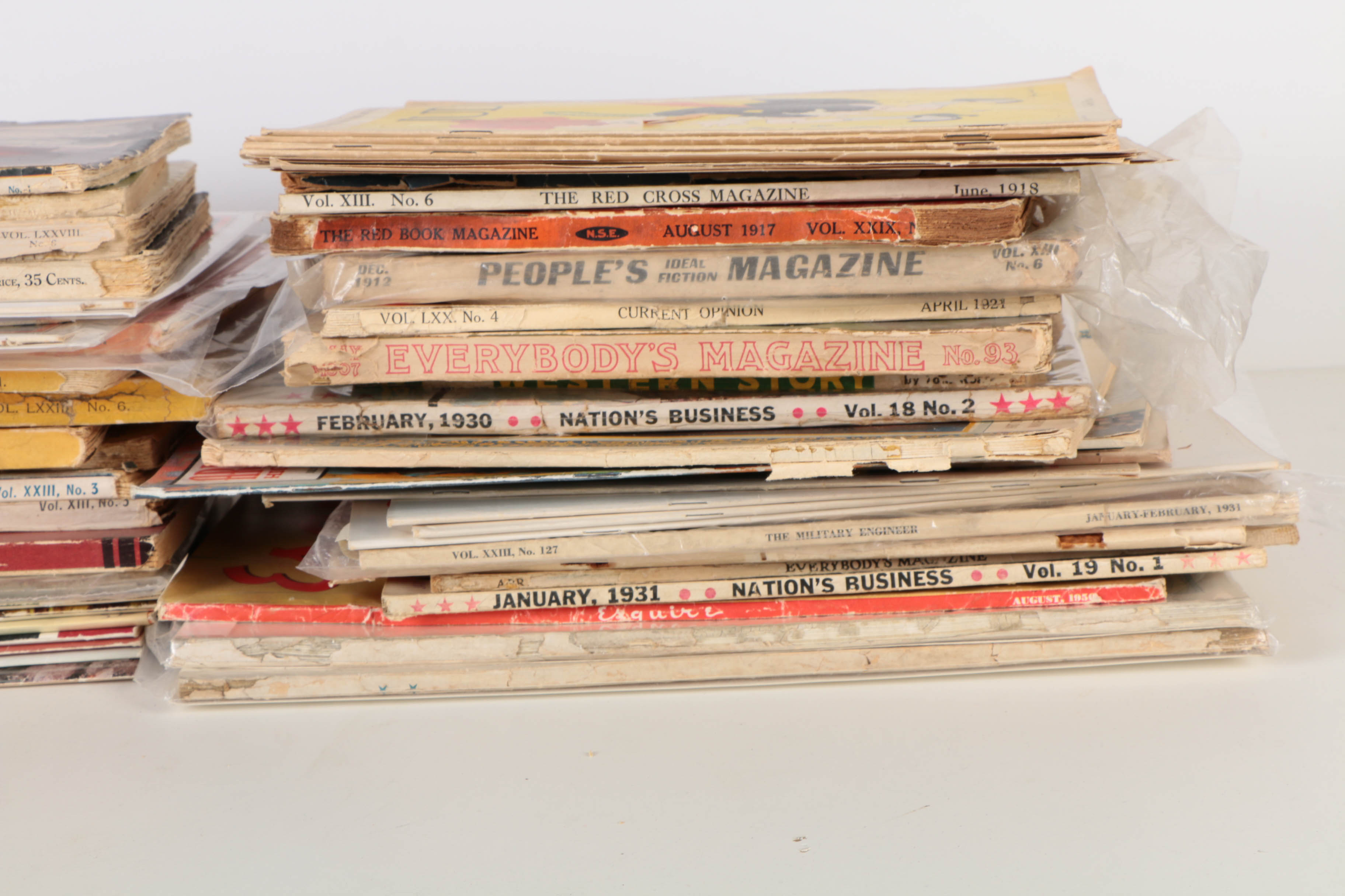 Collection of Vintage Magazines | EBTH