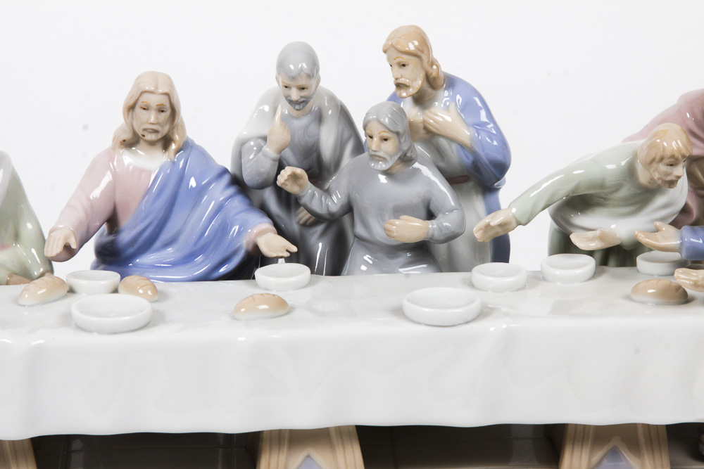 Porcelain Figurine of "The Last Supper" | EBTH