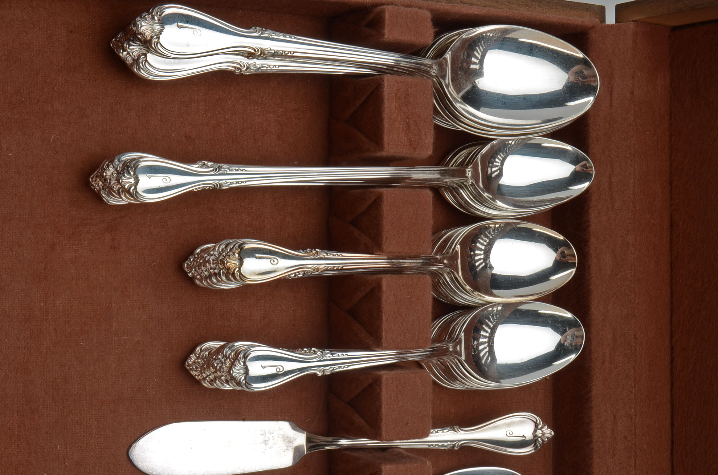 Vintage Wm. Rogers Mfg. Co. Silver Plate "Memory" Flatware Set | EBTH