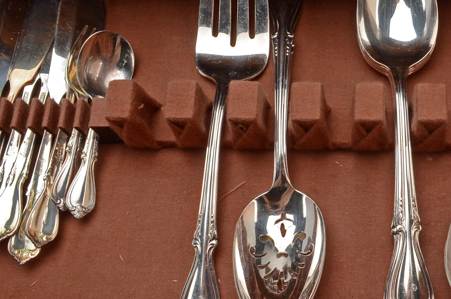 Vintage Wm. Rogers Mfg. Co. Silver Plate "Memory" Flatware Set | EBTH