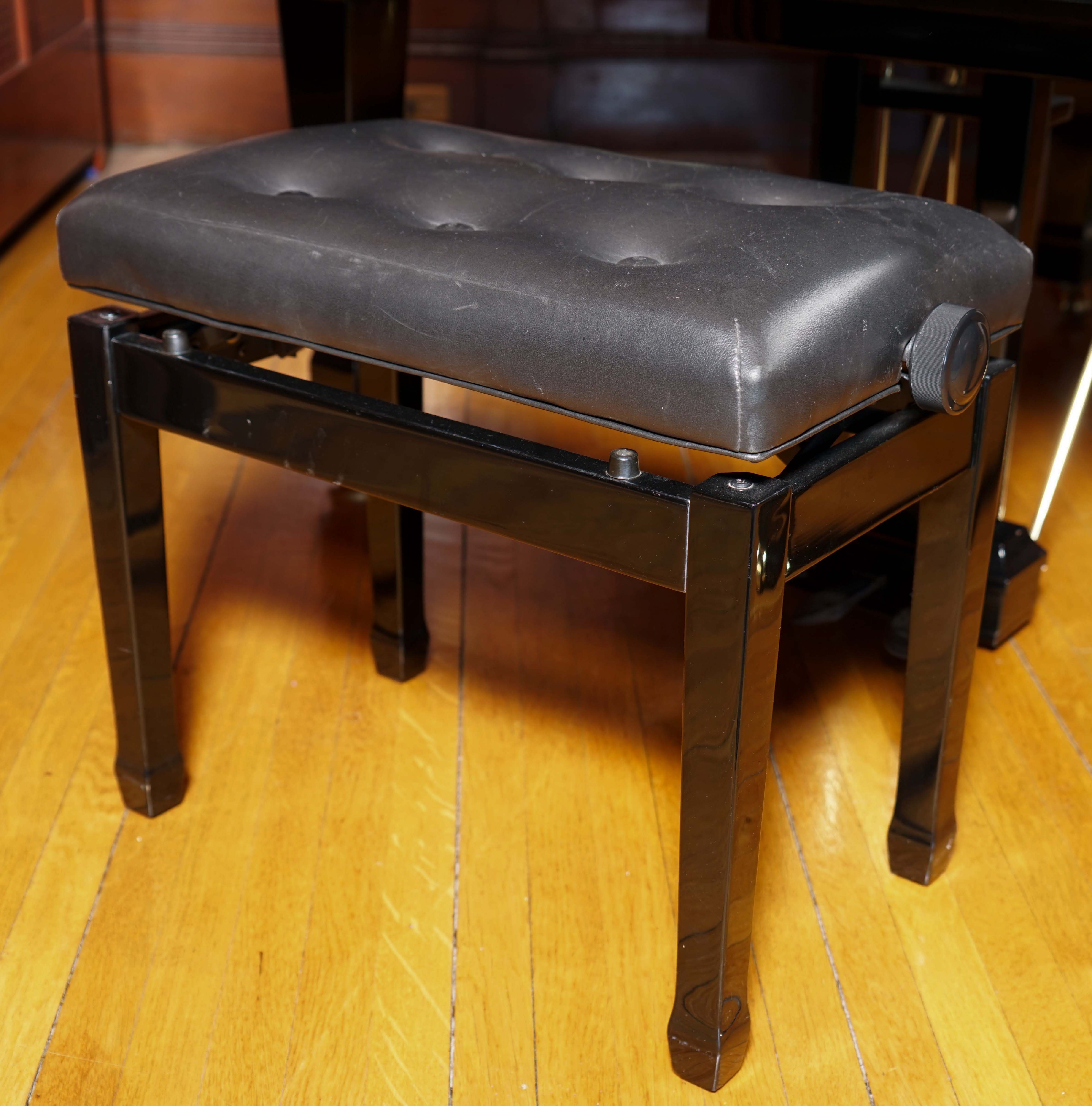 Hallet, Davis & Co. Grand Piano and Bench | EBTH