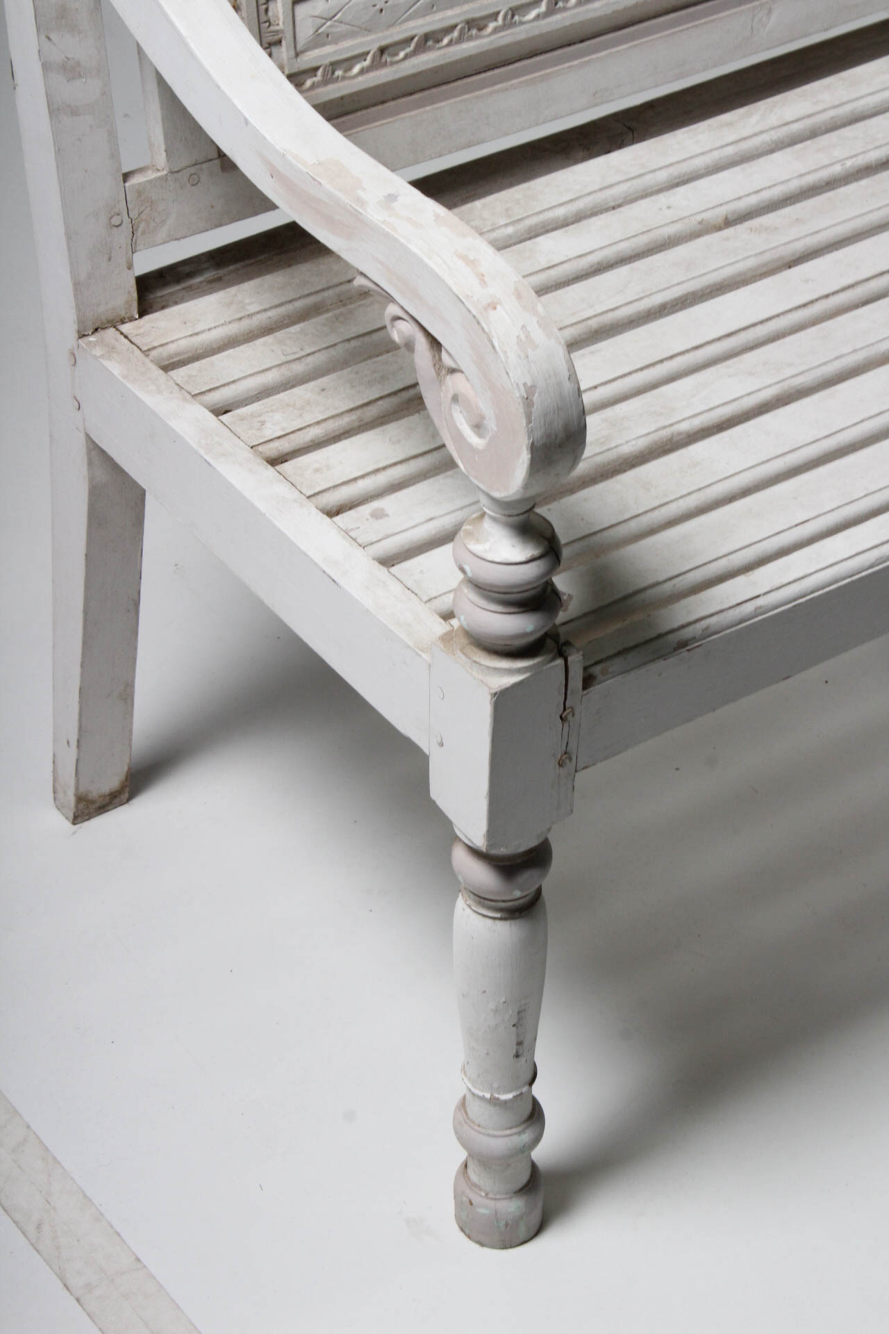 Shabby Cottage Style Wood Bench | EBTH
