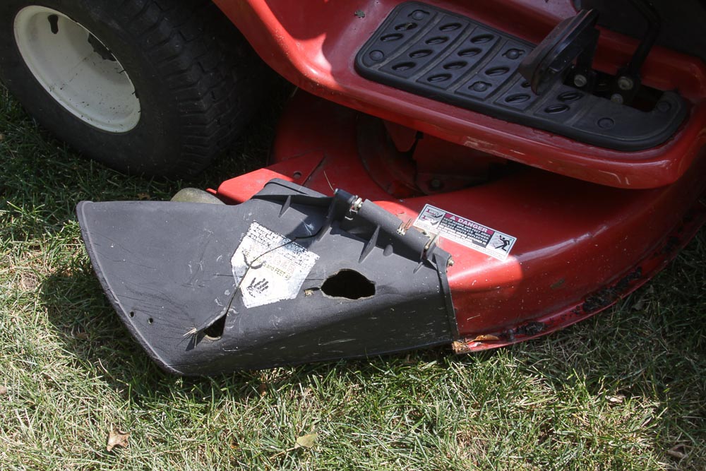 Toro LX420 Twin Cam Riding Lawn Mower | EBTH