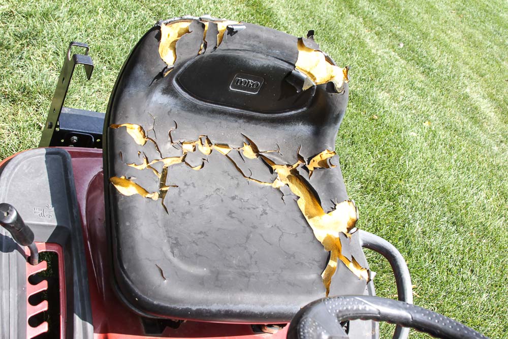 Toro LX420 Twin Cam Riding Lawn Mower | EBTH
