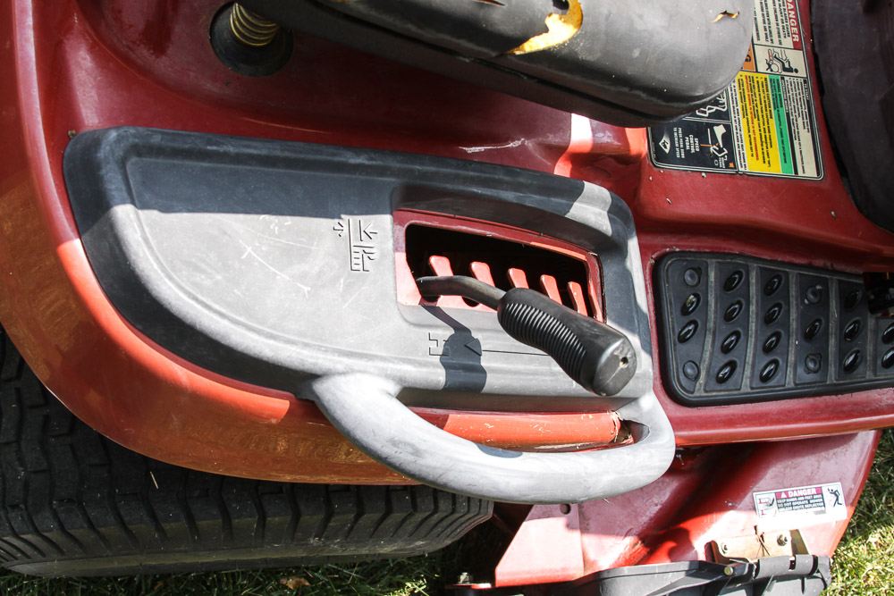 Toro LX420 Twin Cam Riding Lawn Mower | EBTH