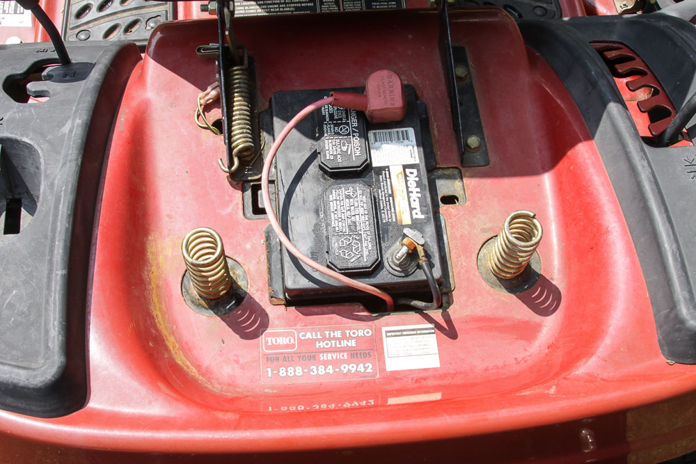Toro LX420 Twin Cam Riding Lawn Mower | EBTH