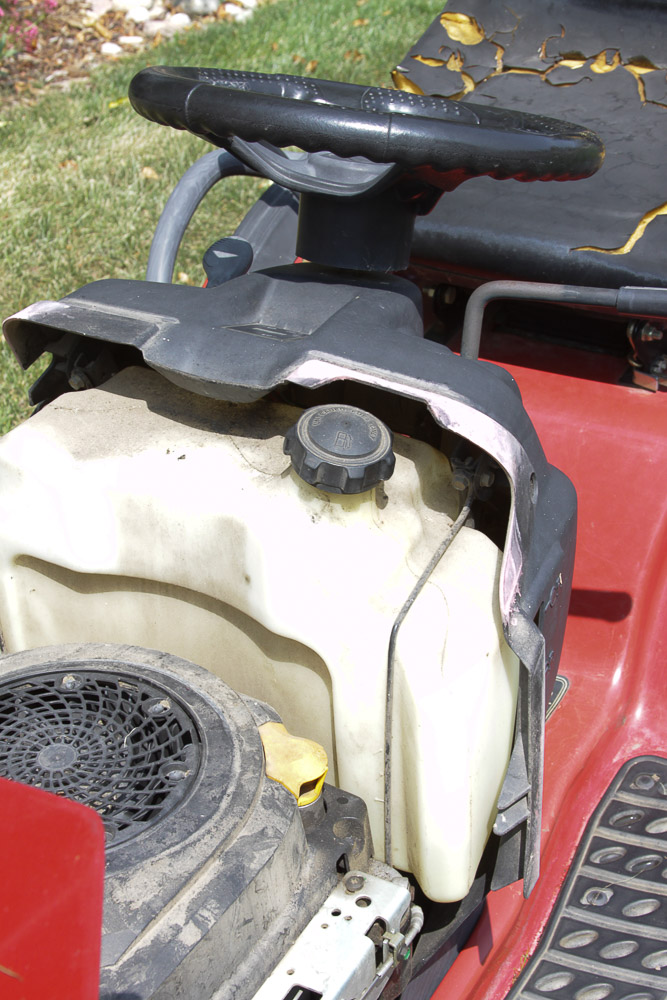 Toro LX420 Twin Cam Riding Lawn Mower | EBTH