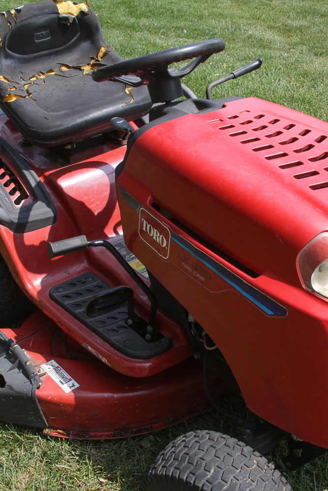 Toro LX420 Twin Cam Riding Lawn Mower | EBTH