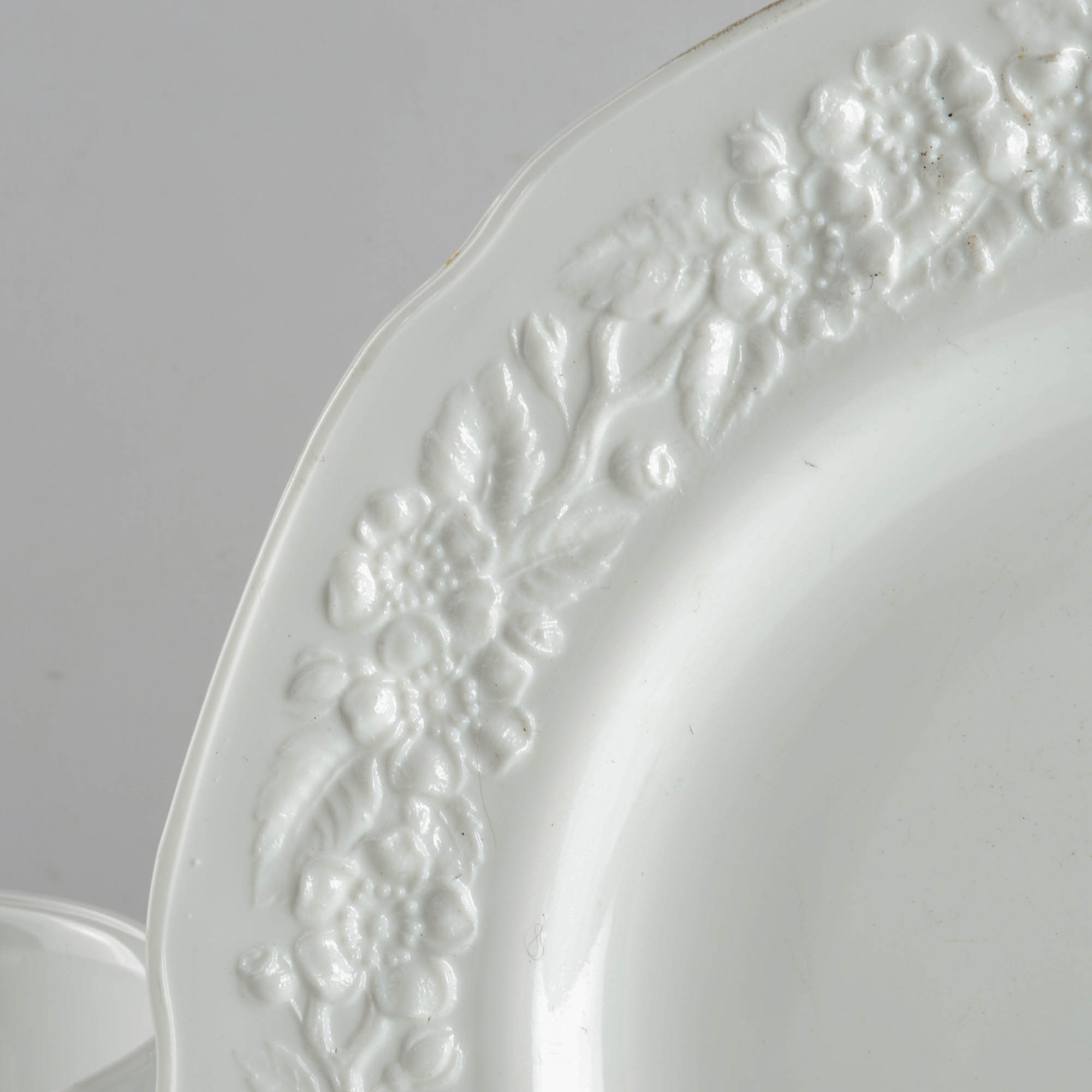 Vintage Milk Glass Tableware | EBTH