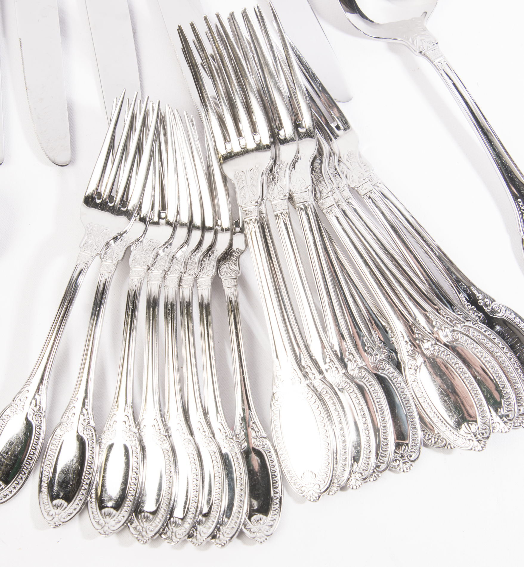 Ricci Argentieri Stainless Steel Flatware Service for Ten | EBTH