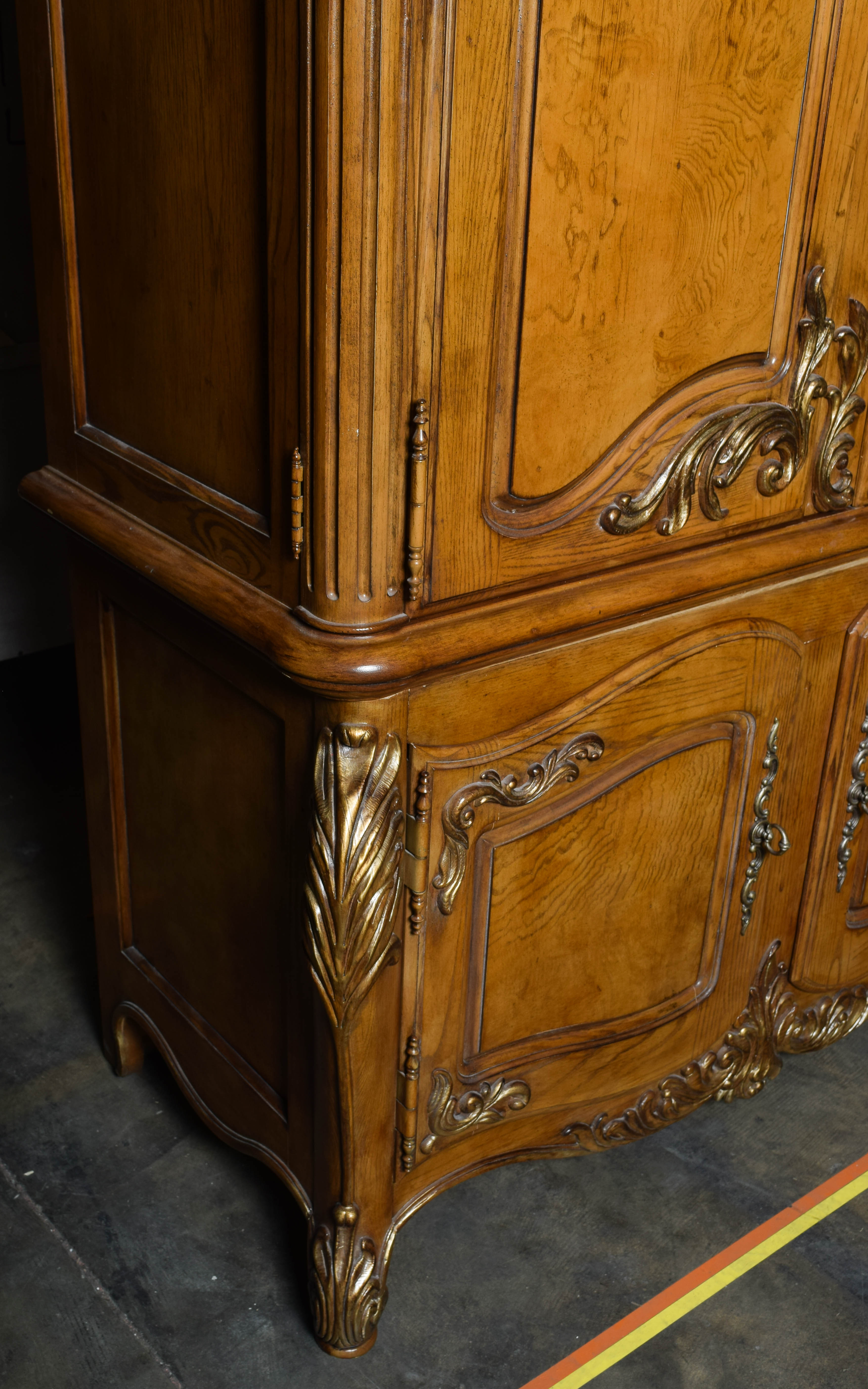 Henredon "Henoor" Armoire | EBTH