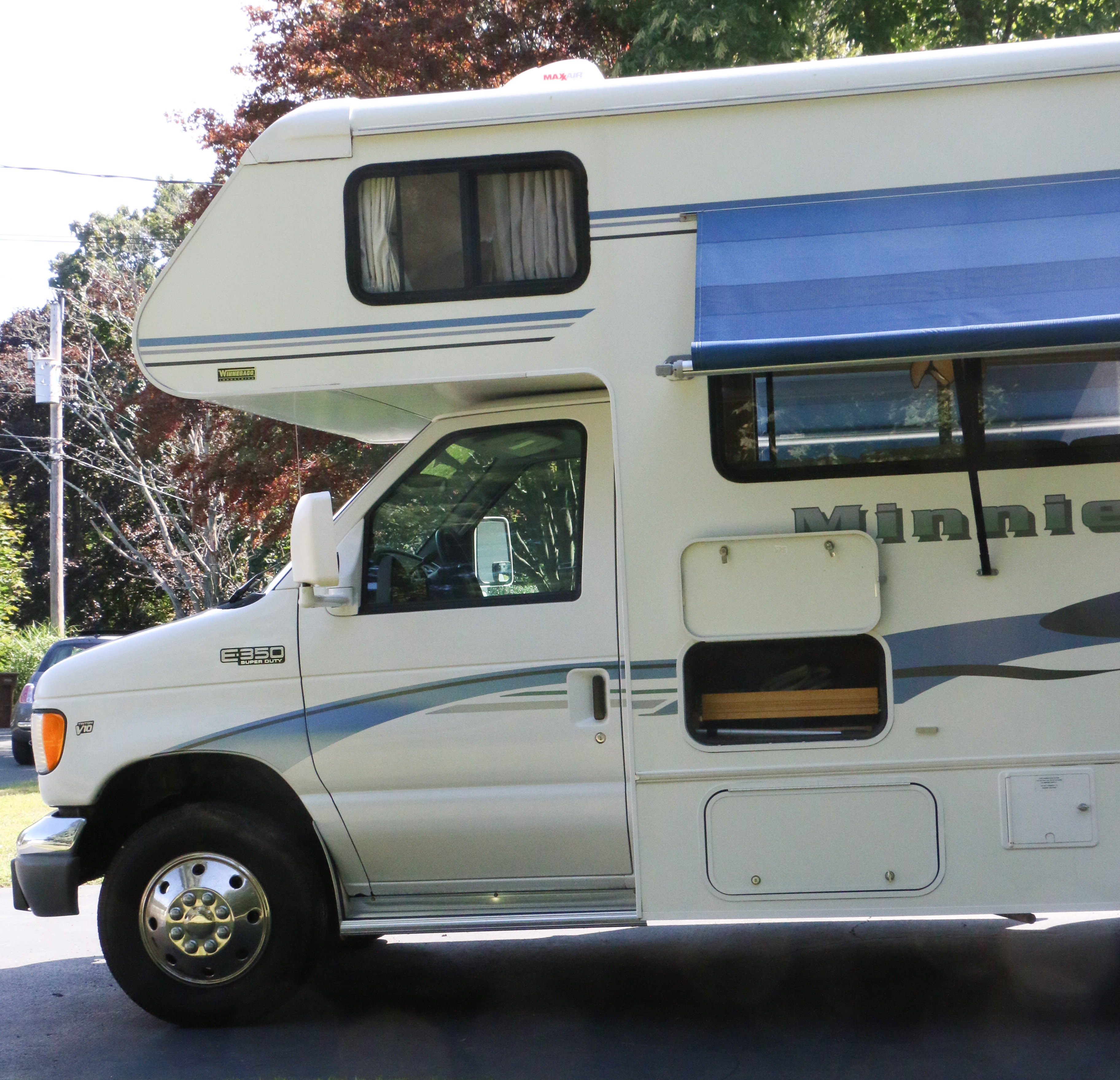 2002 Winnebago Minnie Winnie Ford E350 RV | EBTH