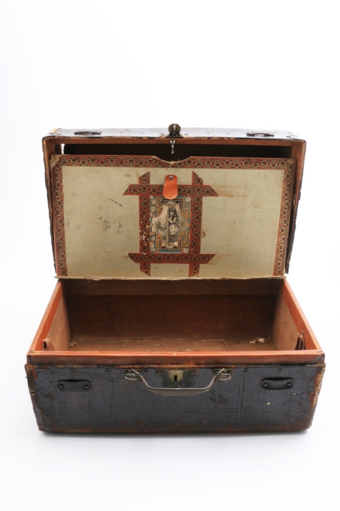 Pettibone Mfg. Small Travel Trunk | EBTH