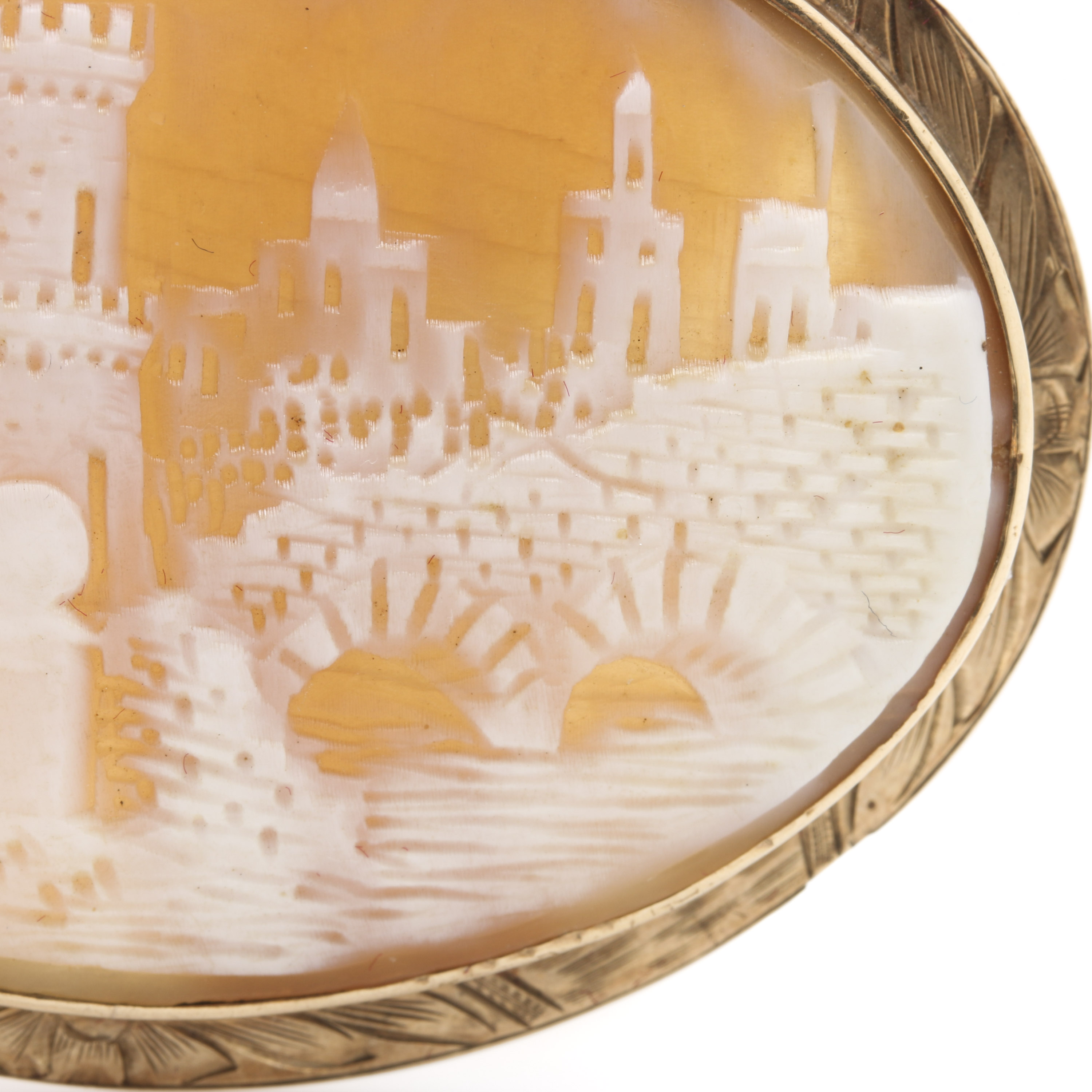 10K Yellow Gold Helmet Shell Cameo Brooch | EBTH