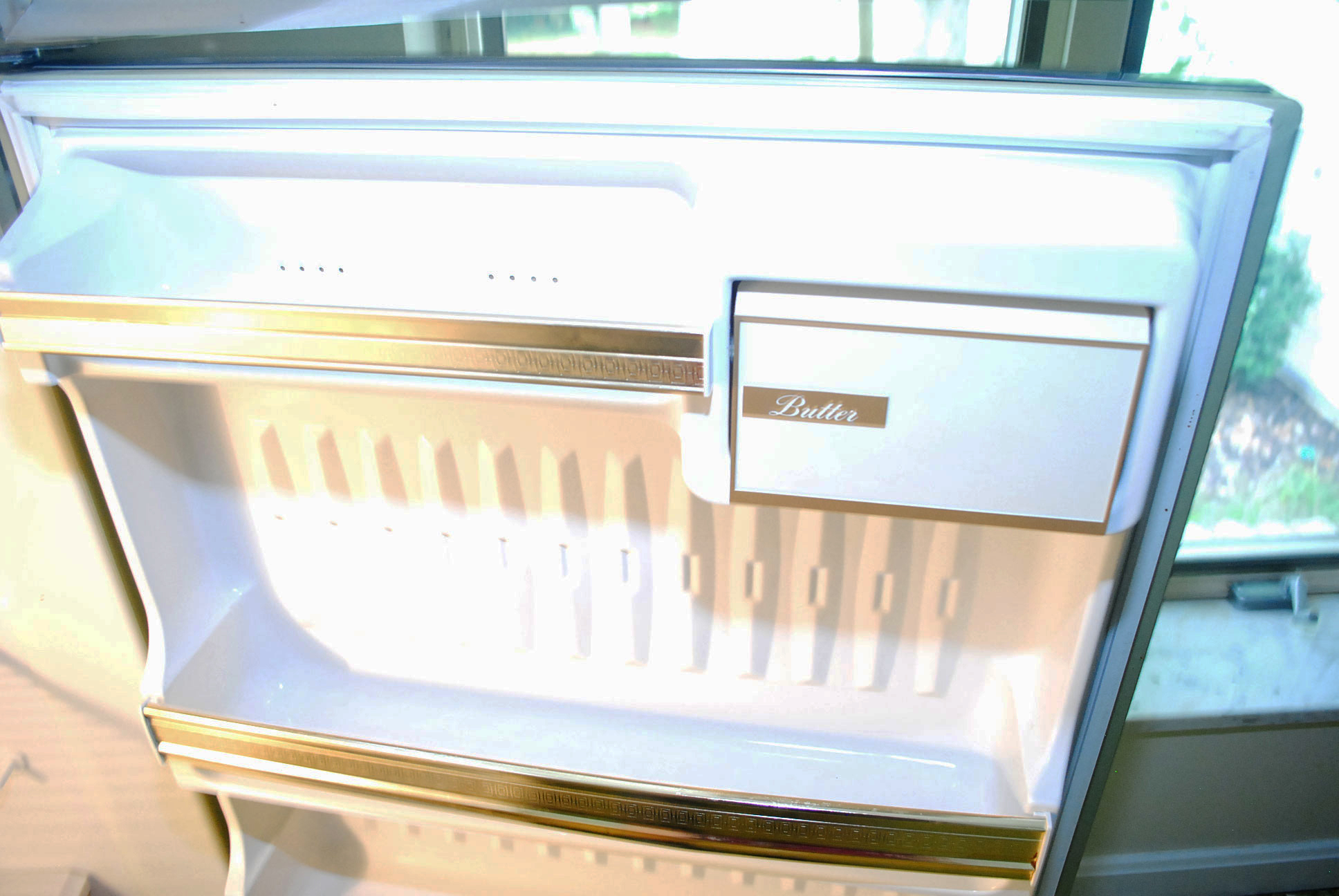 Vintage Hotpoint No Frost Refrigerator | EBTH