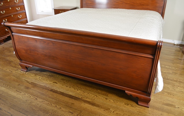 Stickley Cherry King Sleigh Bed | EBTH