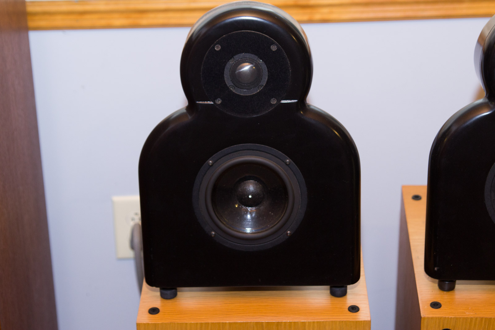 Two Acarian Systems Alon II Speakers | EBTH