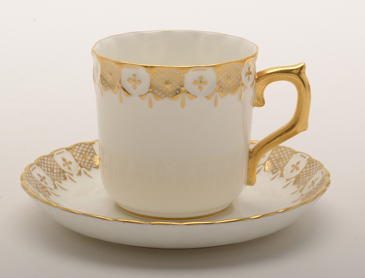 Royal Crown Derby "Heraldic Gold" China Service For Twelve | EBTH