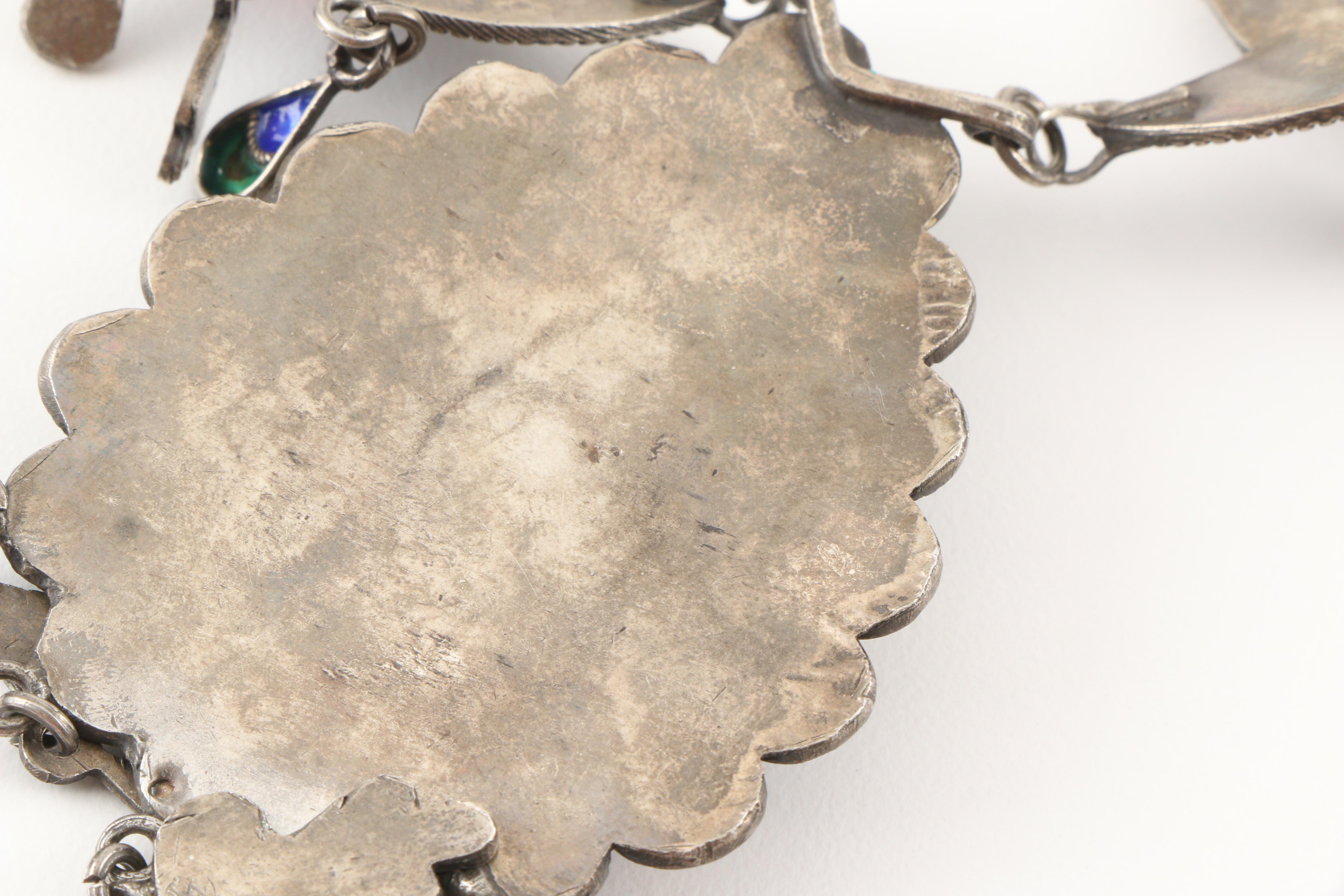 Sterling Silver Vintage Coral and Enamel Arabesque Necklace | EBTH