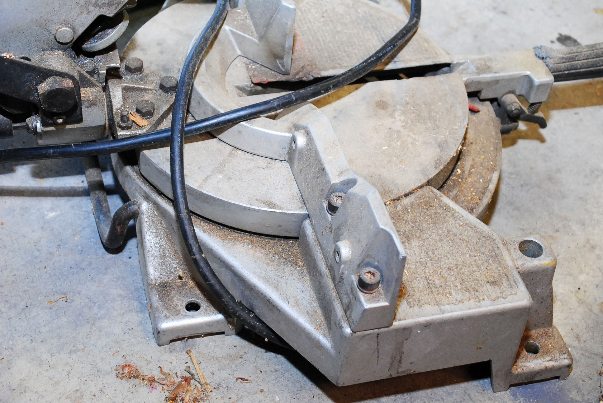 10" Compound Miter Box | EBTH