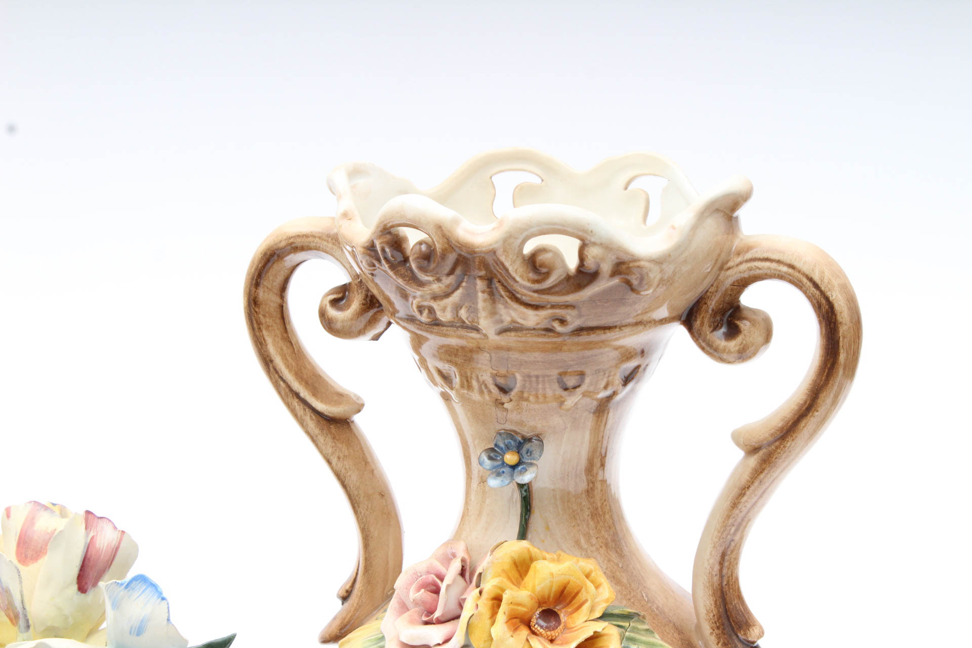 Capodimonte Porcelain Vase and Flower Arrangement | EBTH