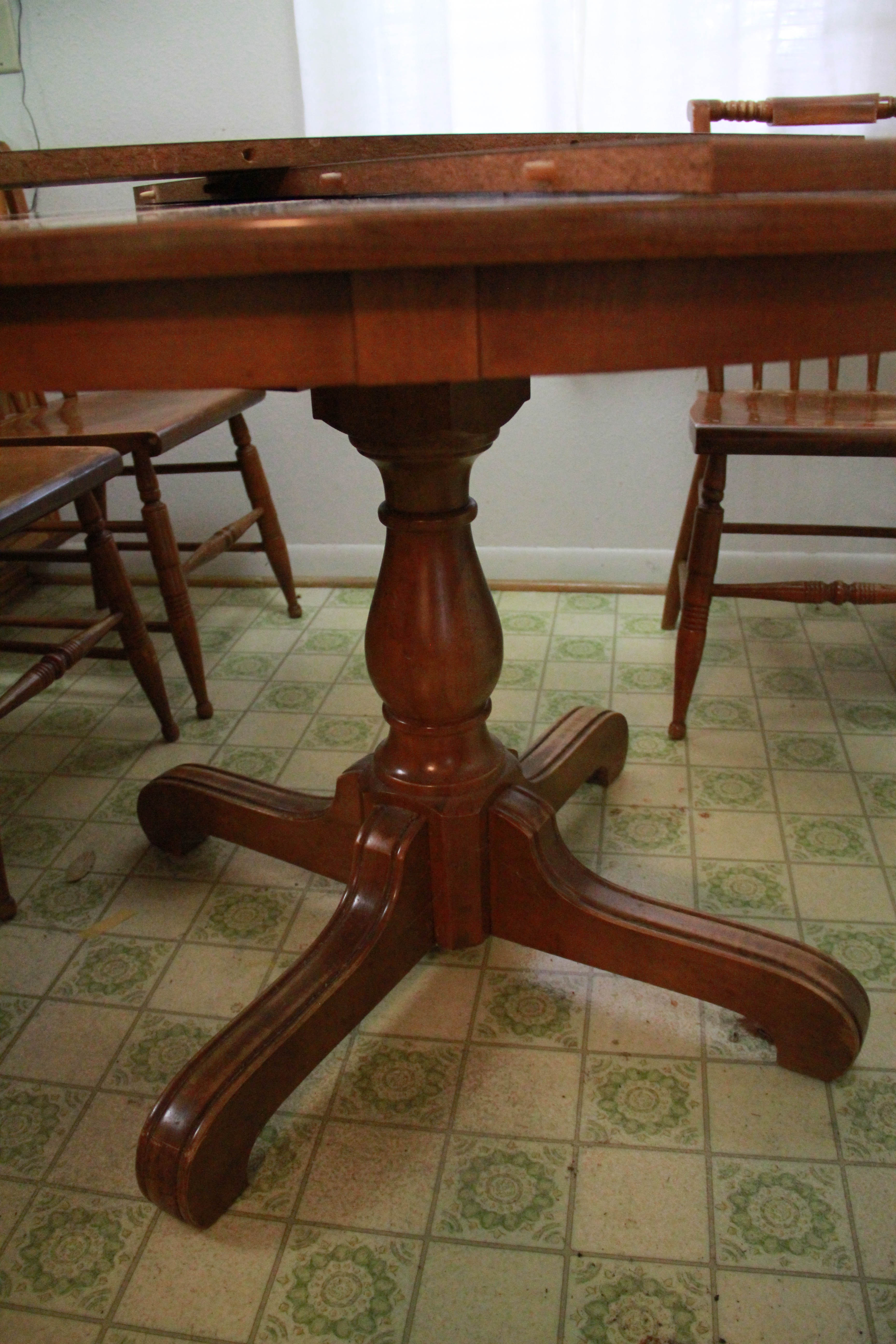 Vintage Dining Table with Leaf Inserts and Chairs | EBTH