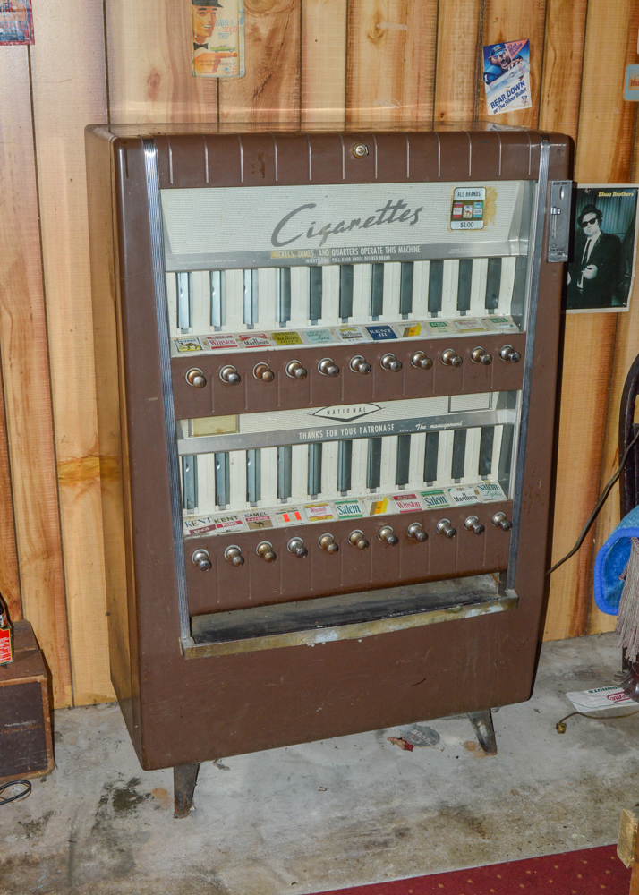 Vintage Cigarette Vending Machine | EBTH