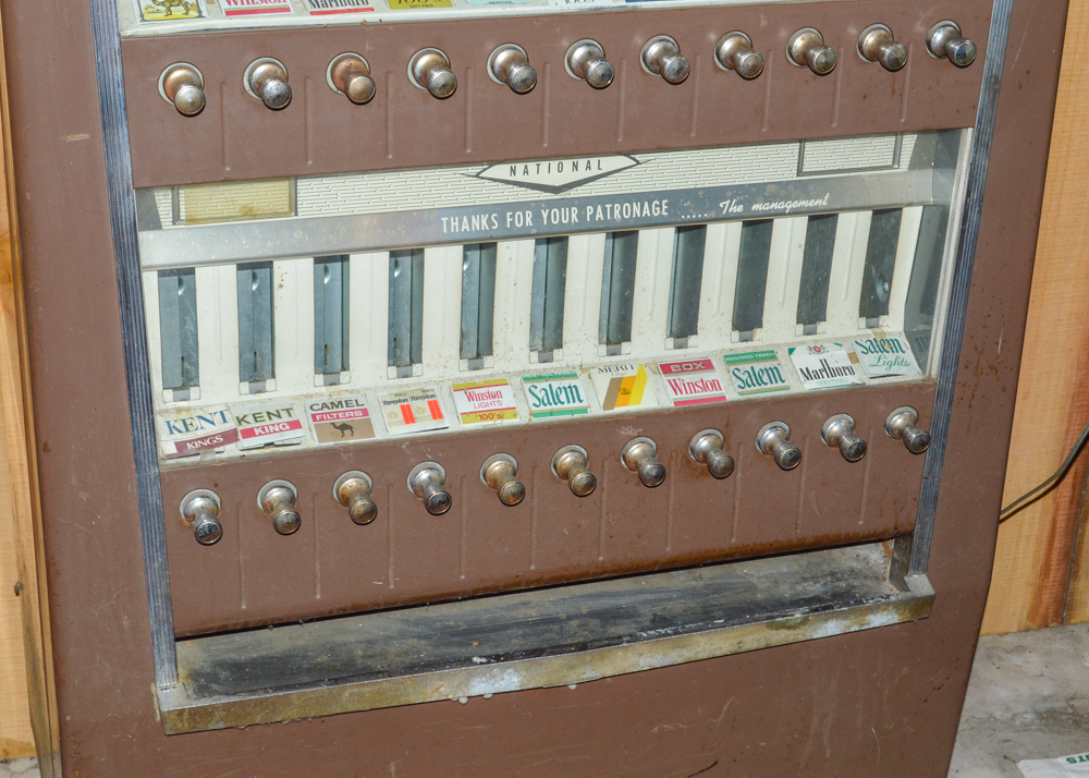 Vintage Cigarette Vending Machine | EBTH