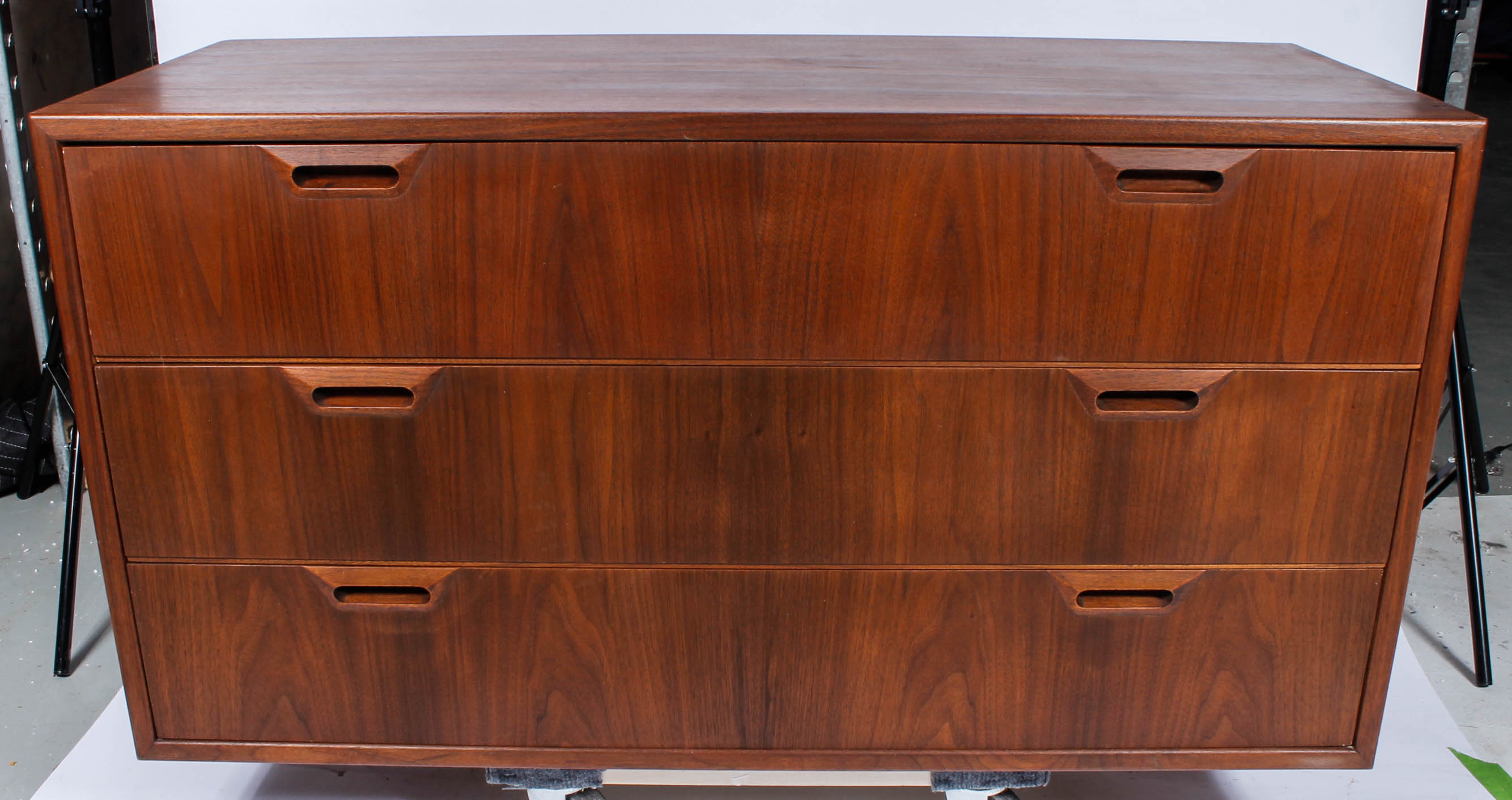 Vintage Danish Modern "Floating" Chest of Drawers | EBTH
