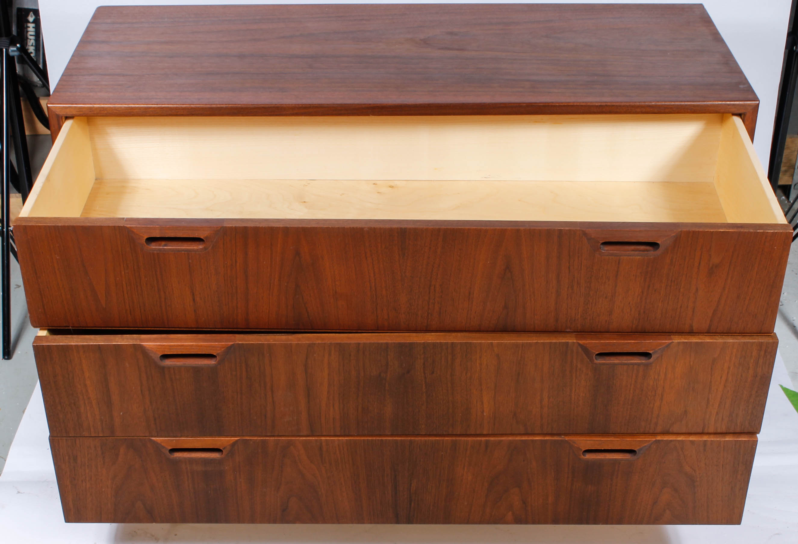 Vintage Danish Modern "Floating" Chest of Drawers | EBTH