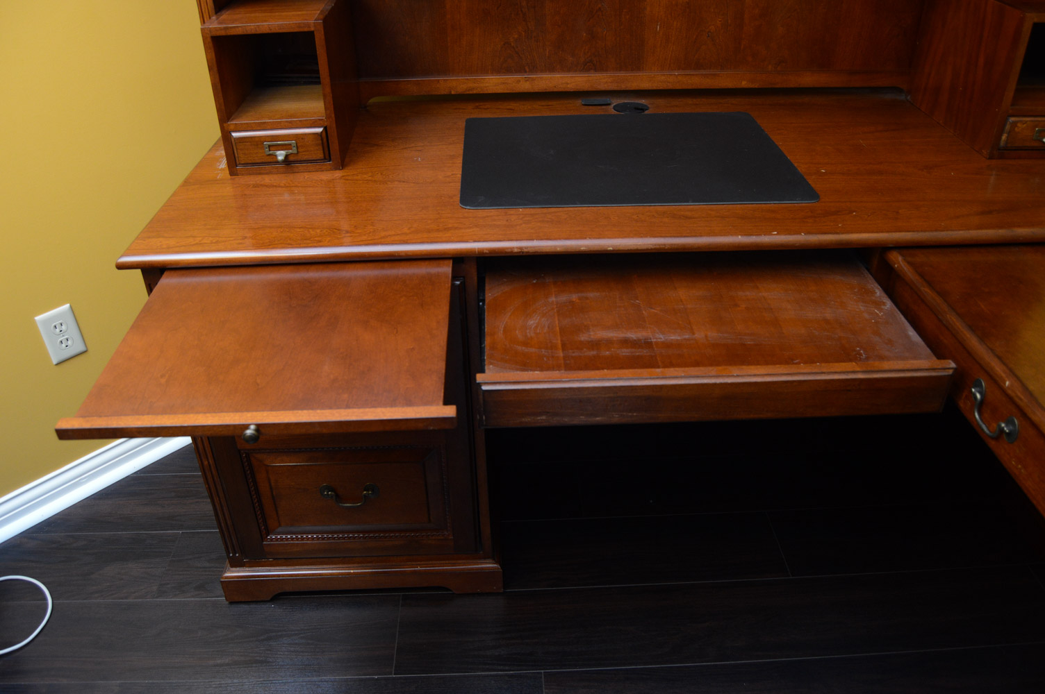 Riverside Furniture "Meridian" Home Collection Workstation with Hutch ...