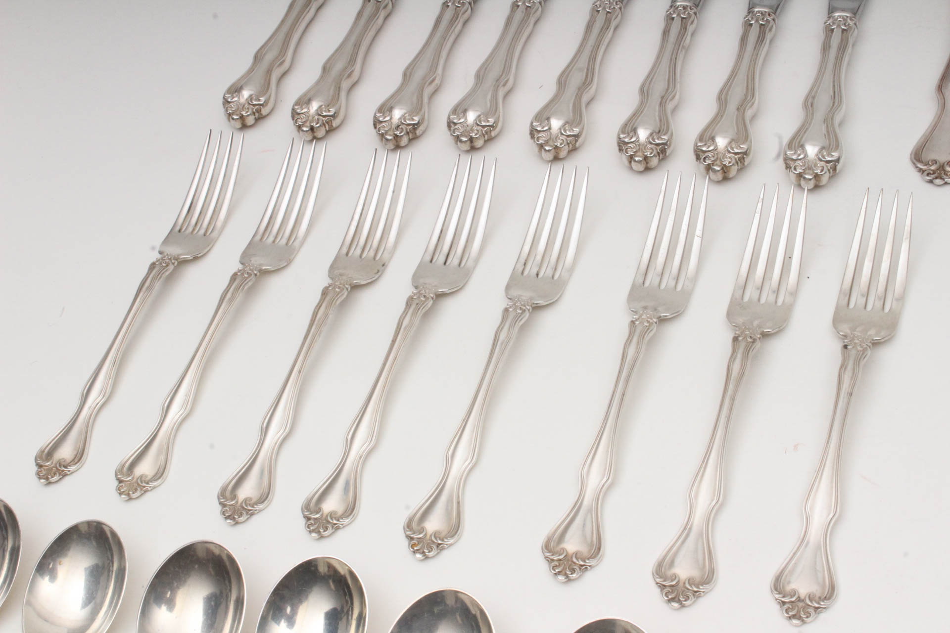 Westmoreland Sterling Silver "George and Martha" Flatware | EBTH