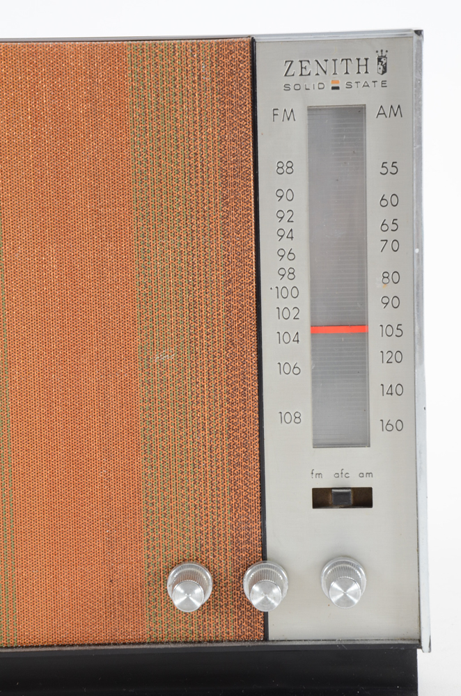 Zenith AM/FM Tabletop Radio | EBTH