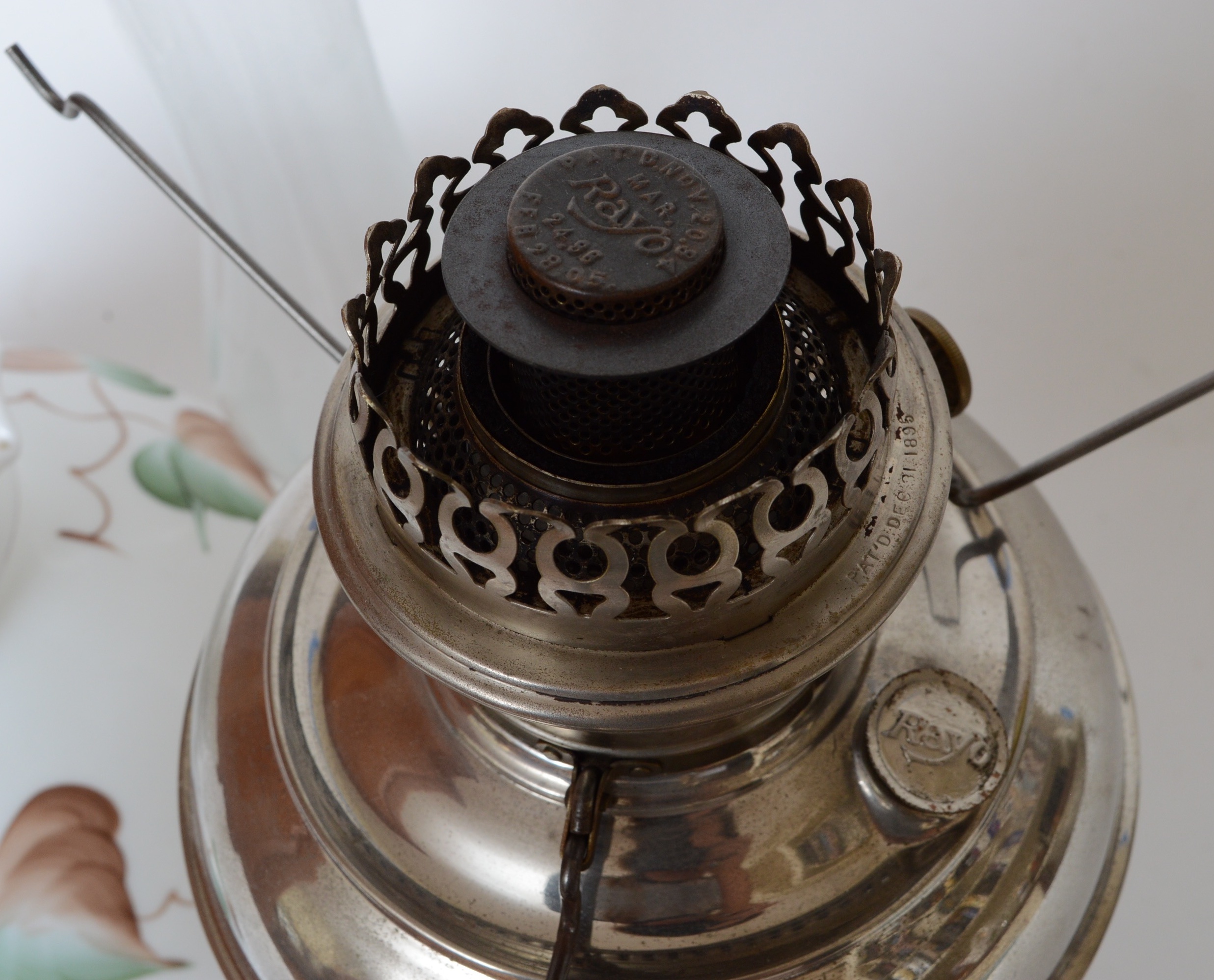 Antique Rayo Oil Lamp with Hand Painted Leaves | EBTH