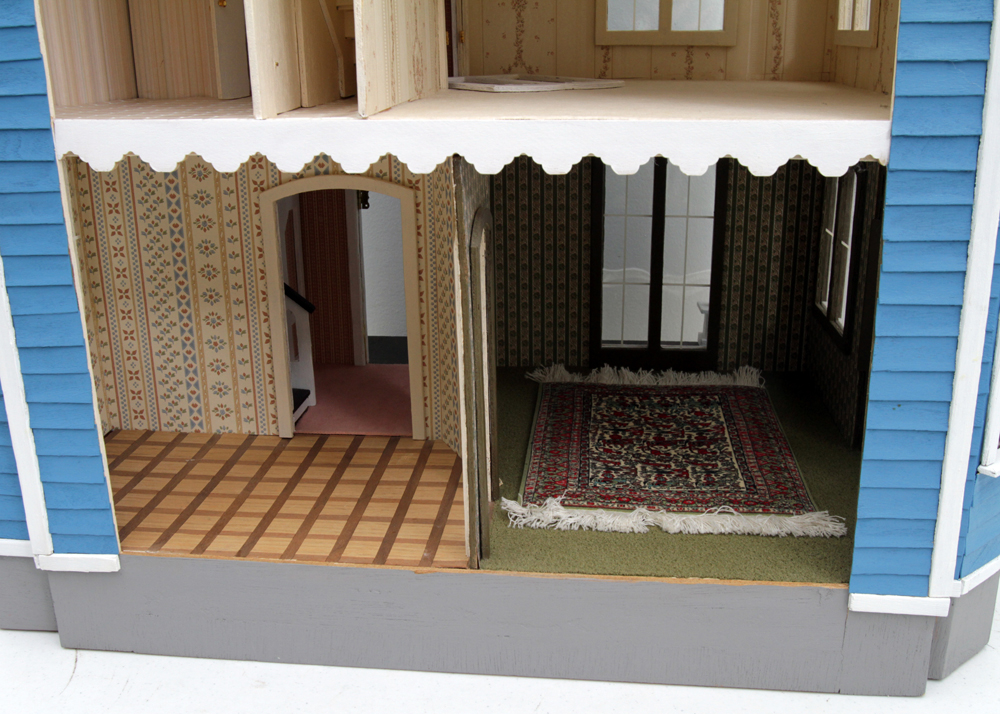 Willowcrest Mansard Dollhouse by Greenleaf With Table | EBTH