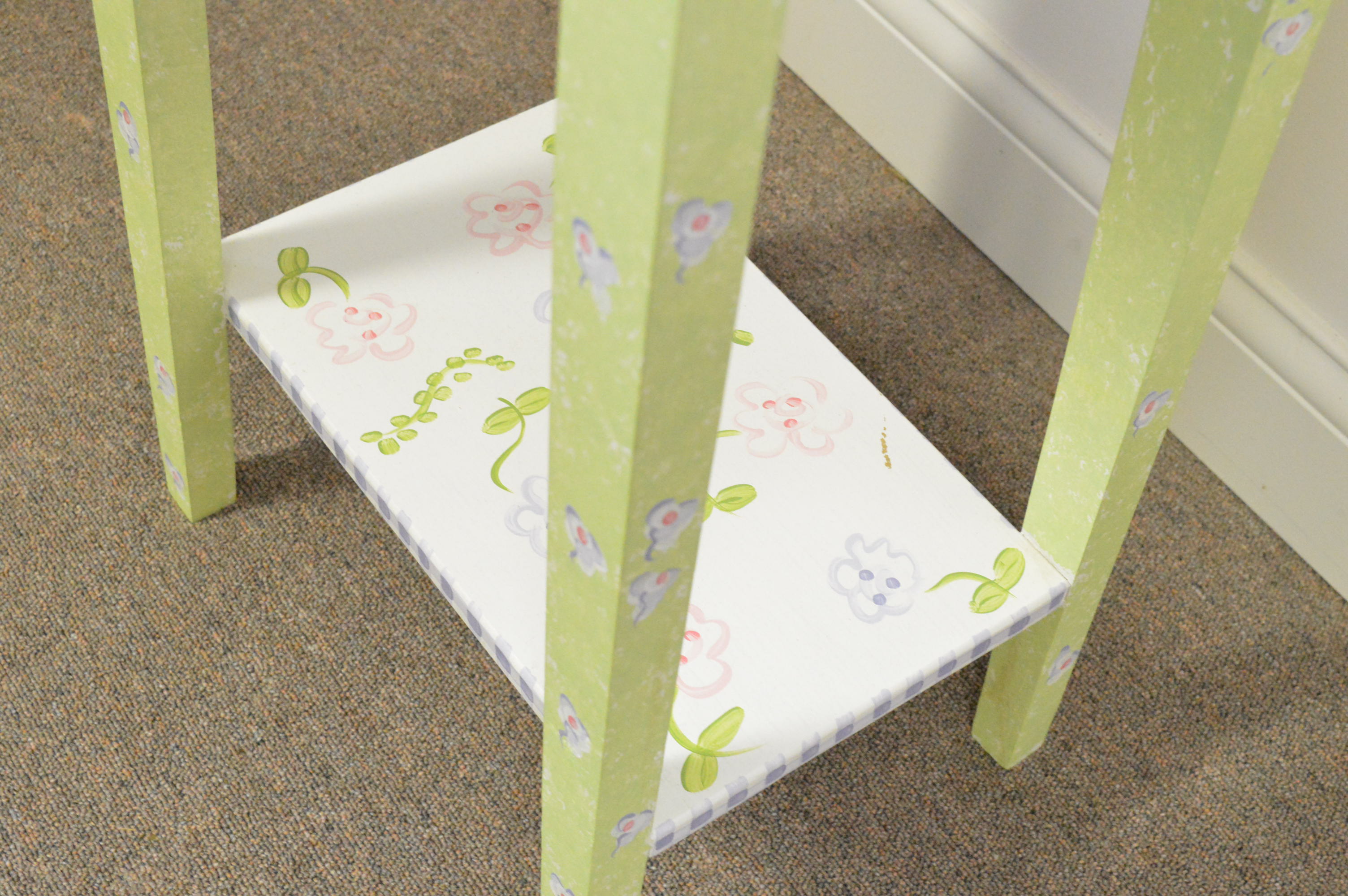 Hand-Painted Whimsical Accent Table with Ceramic Frog Lamp | EBTH