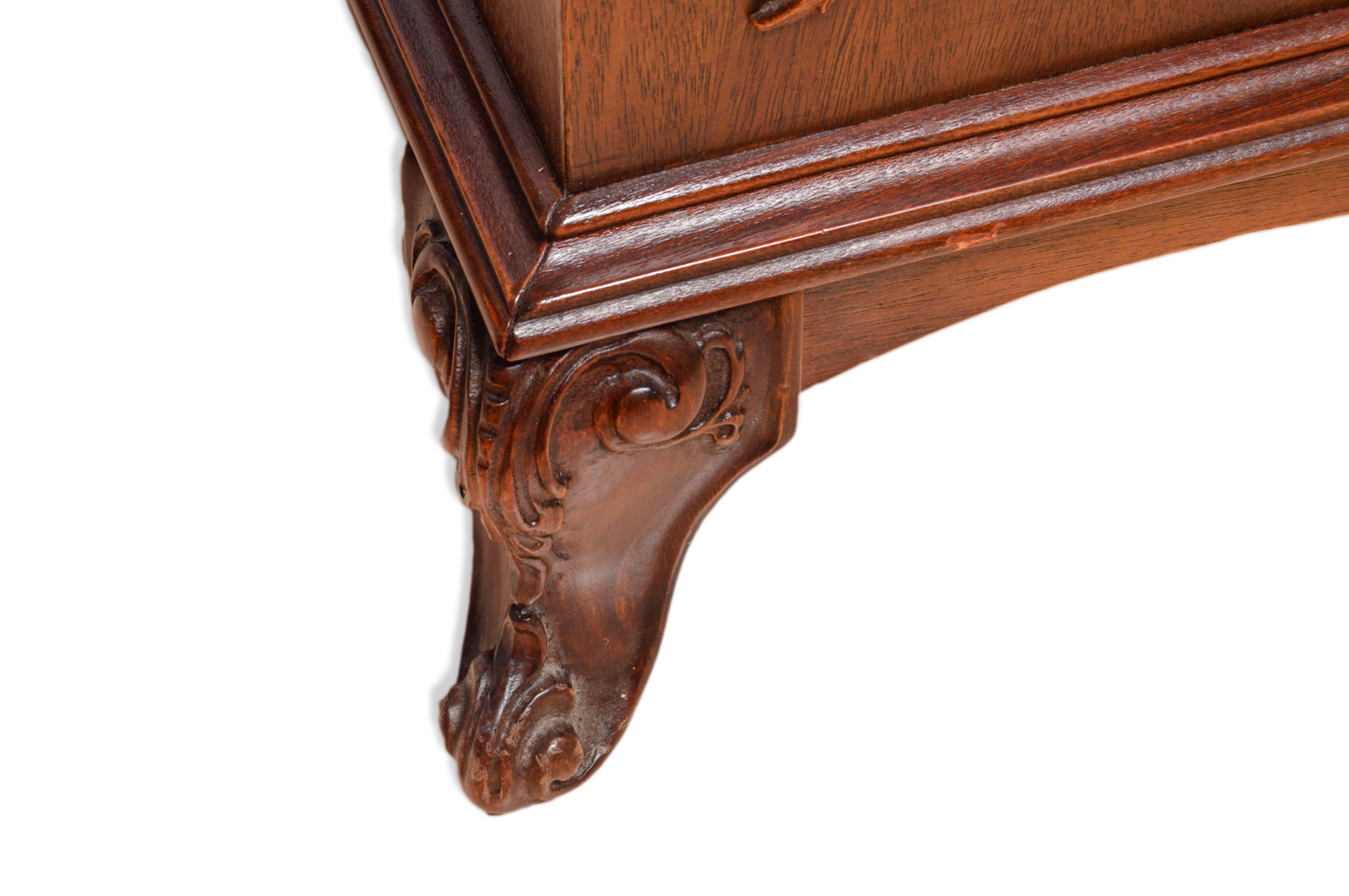 Vintage "Bluebird" Cedar Chest by Dillingham Manufacturing | EBTH