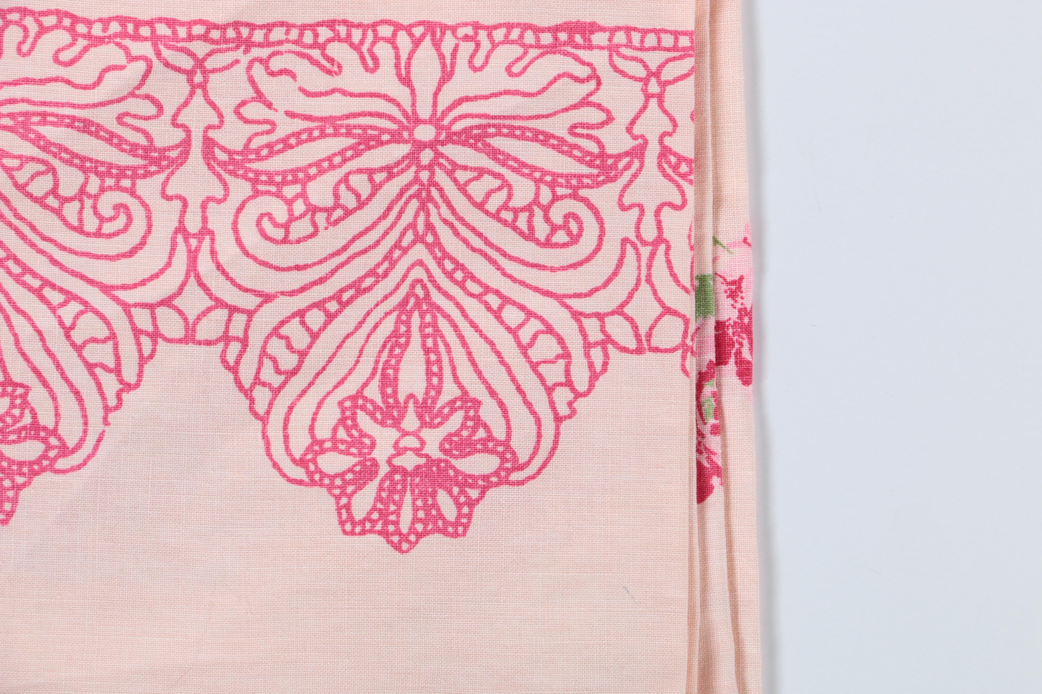 Collection of Pink and white kitchen linens | EBTH