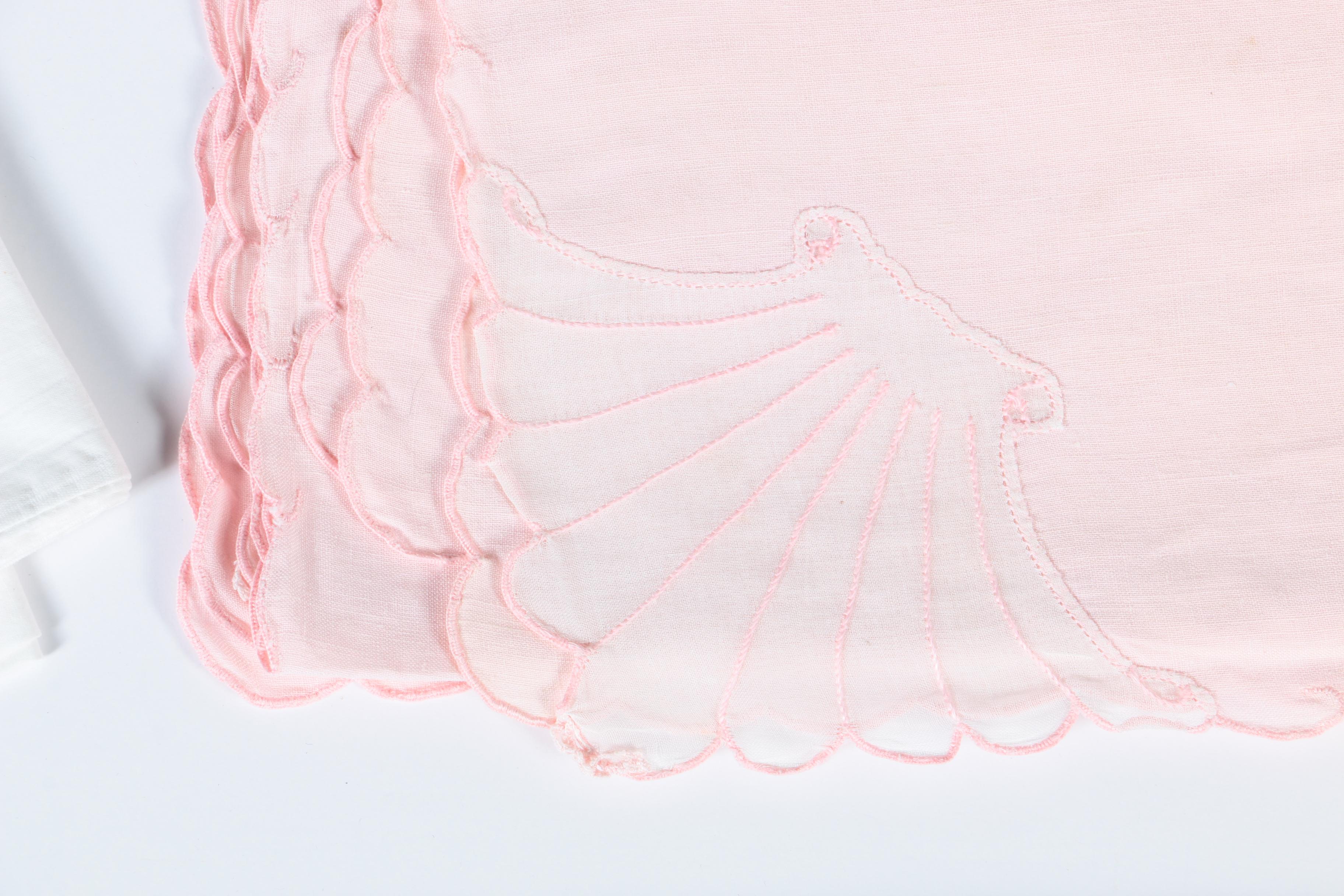 Collection of Pink and white kitchen linens | EBTH